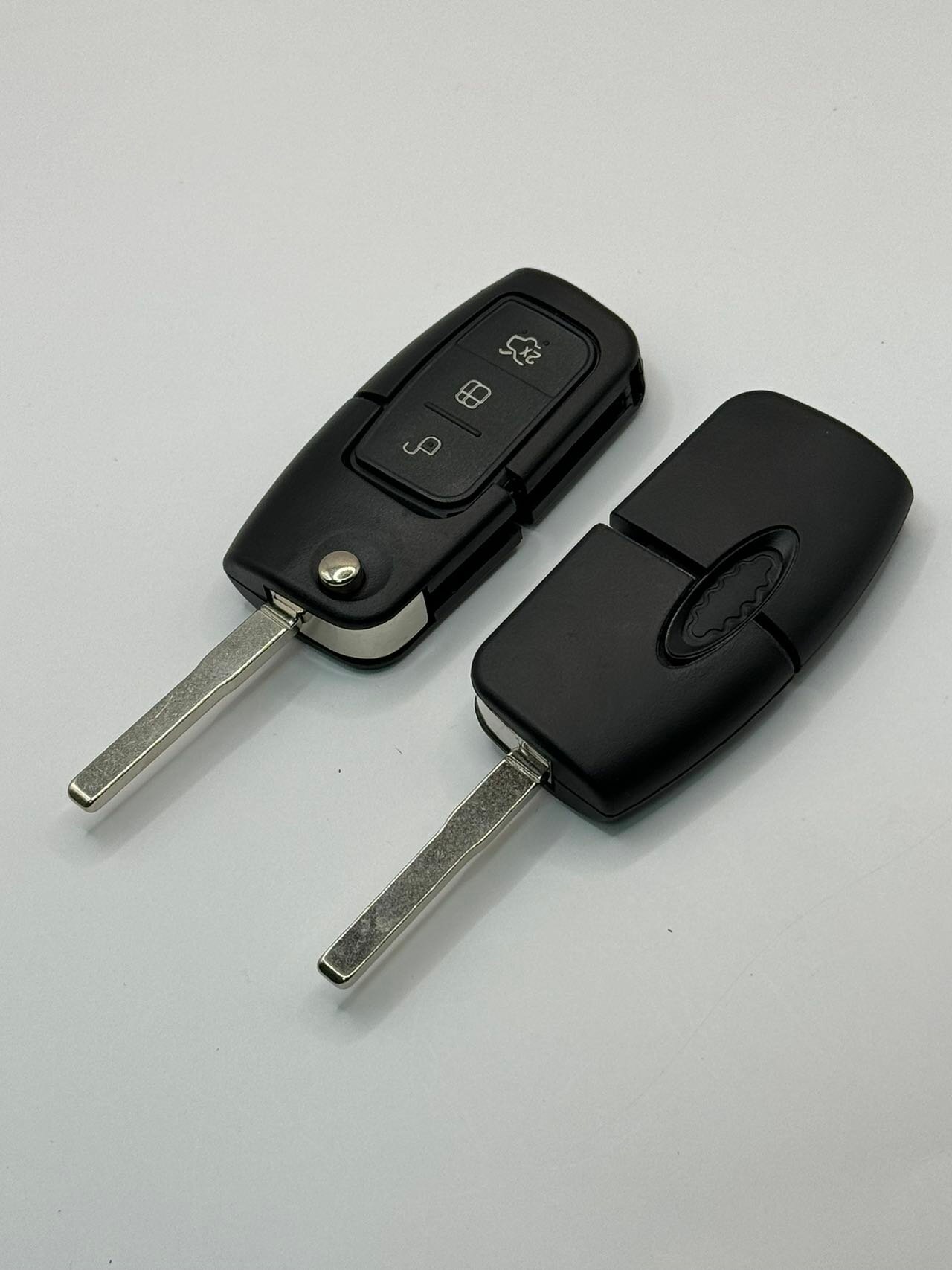 Корпус FORD HU101 3кн выкидн с лого б/электроники,