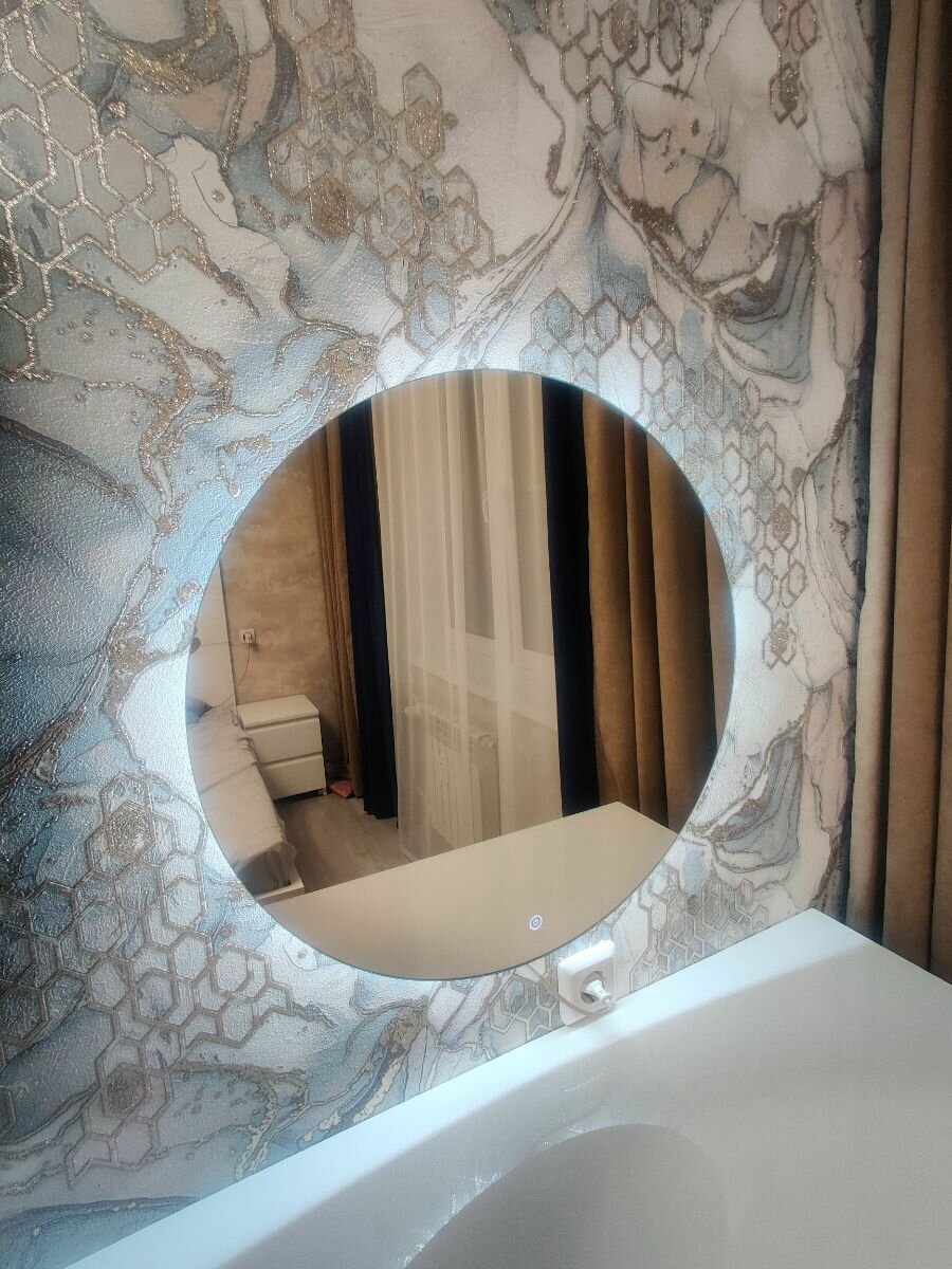 Зеркало круглое с подсветкой 6000 K (холодный свет) с сенсорным управлением и регулировкой яркости диаметр 55 см.