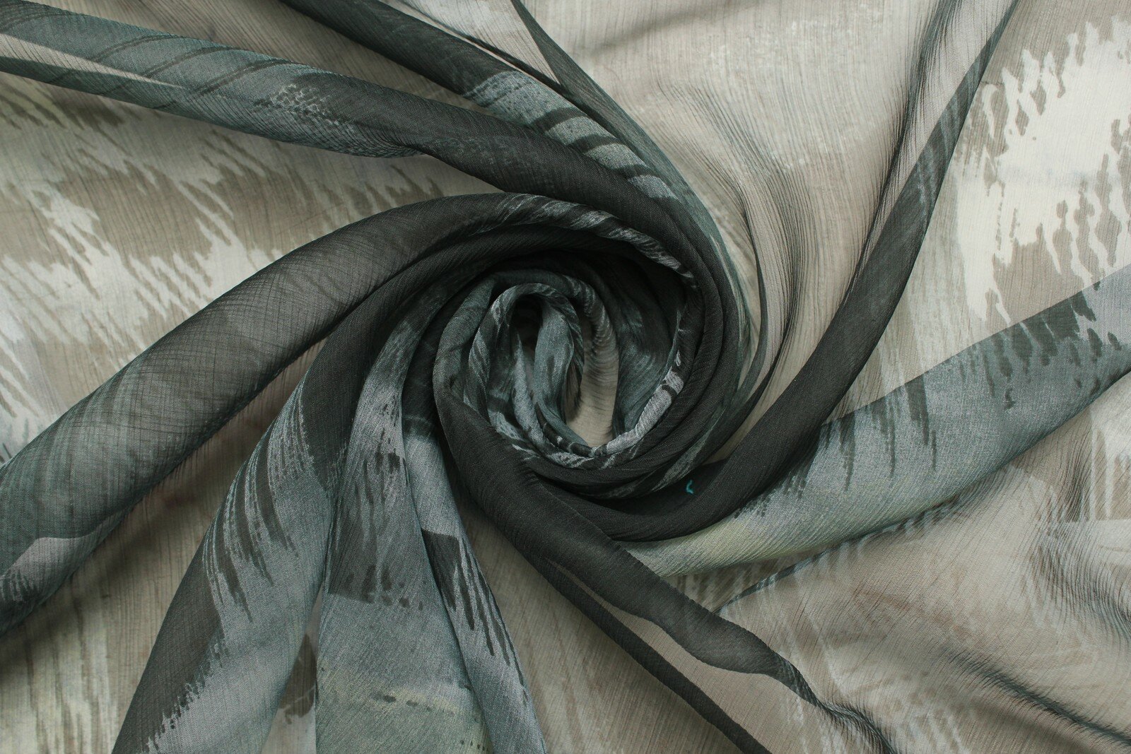 Ткань Шёлковый шифон креш Shirt Passion в зеленовато-графитовых оттенках, ш135см, 0,5 м