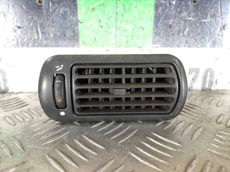 Дефлектор воздушный FIAT Punto 1993-1999 182696060