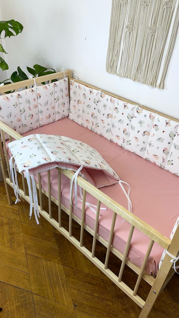 Комплект бортиков в детскую кроватку, тонкие стеганные