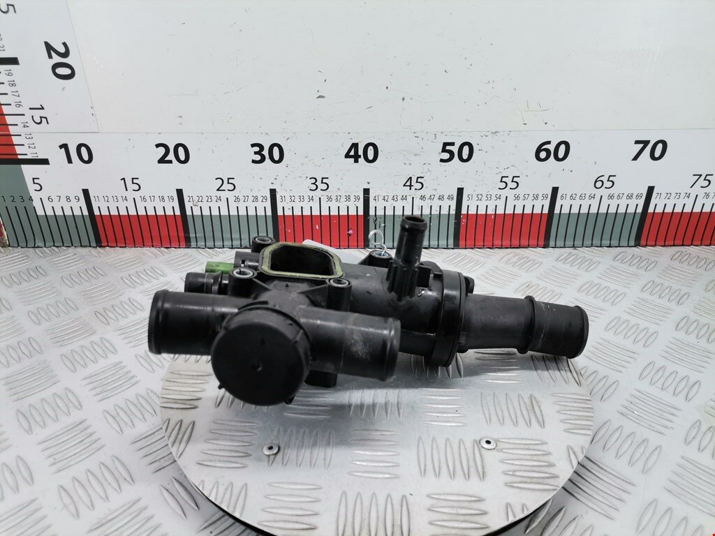 Корпус термостата Ford Kuga 1 1336Y9 арт. 1867770