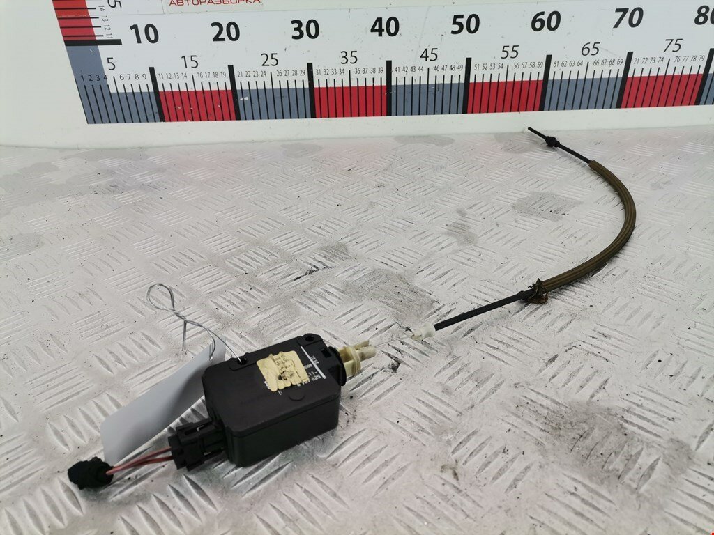 Сервопривод (электропривод моторчик привода) лючка бензобака Land Rover Range Rover Sport 1 арт. 1704390