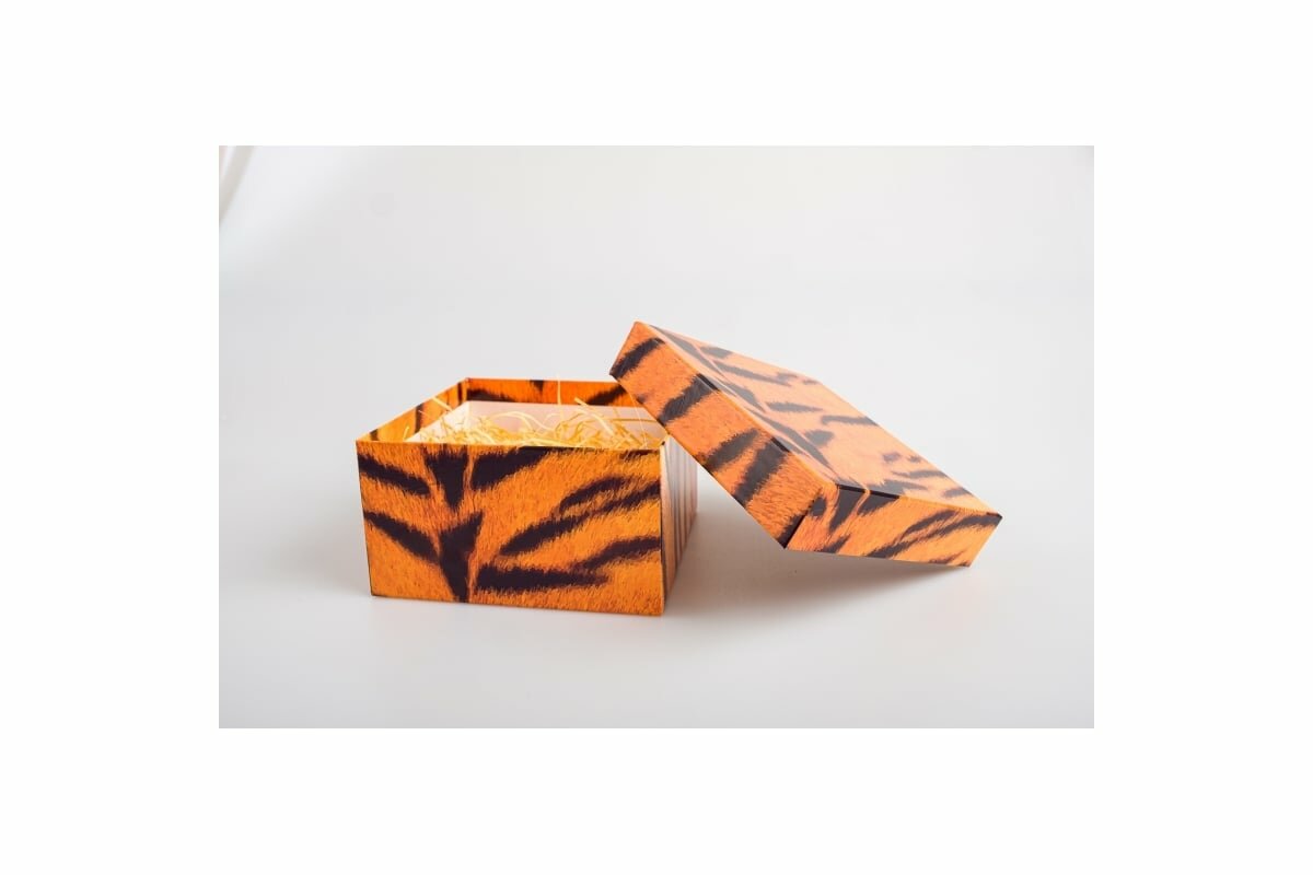 Cartonnage PKKD.03.2.13. K - квадратная коробка для цветов, подарков и хранения