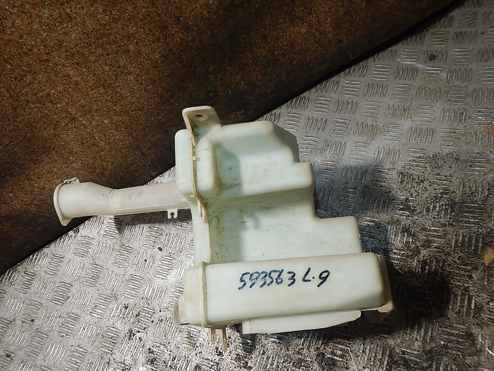 Б/У Бачок омывателя лобового стекла, Mitsubishi (Митсубиси)-LANCER 9 (CS) (03-06) MITSUBISHI LANCER 9 (CS) (03-06) Небол...