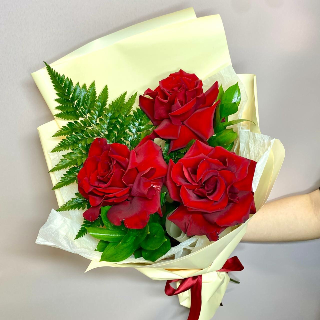 Красные французские розы