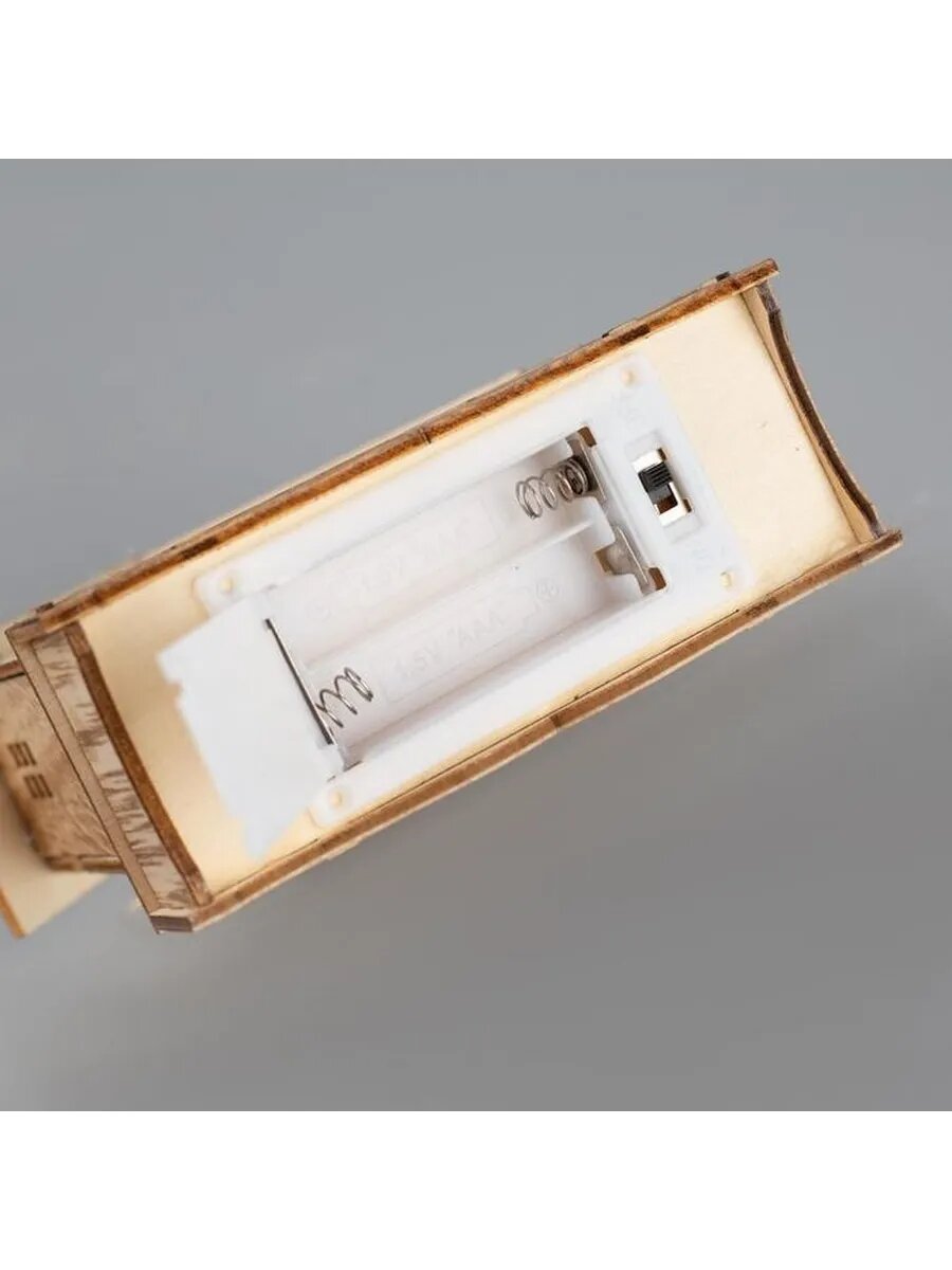 Новогодняя световая фигура в виде дома с Дедом Морозом