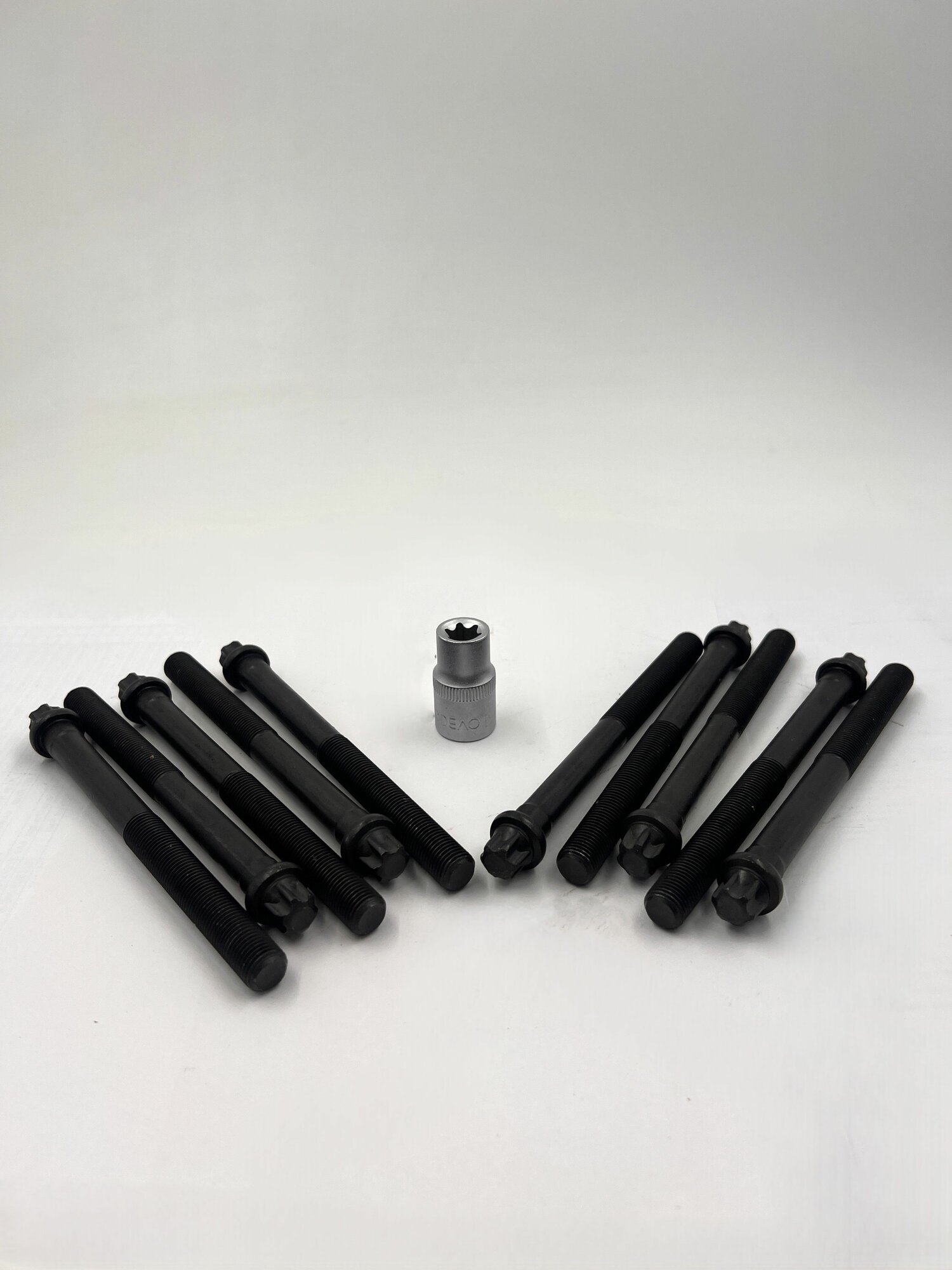 Болт головки блока цилиндров нового образца для ВАЗ 2110-2112 8 кл комплект 10 шт