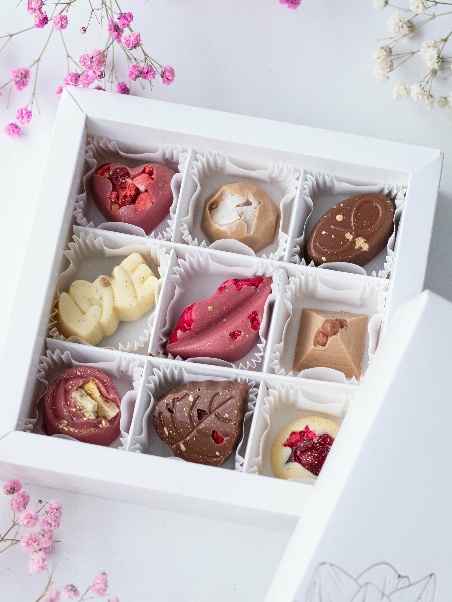 Шоколадные конфеты ручной работы с ягодами и фруктами, подарок на 8 марта в премиальной коробке, 9шт