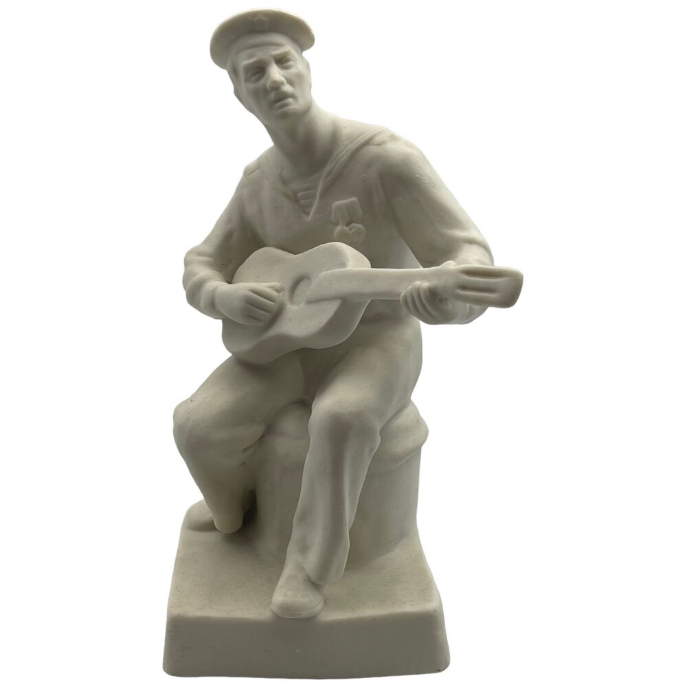 Бискивтная статуэтка "Моряк с гитарой" 1970-1980 гг. Артель "Керамик", СССР