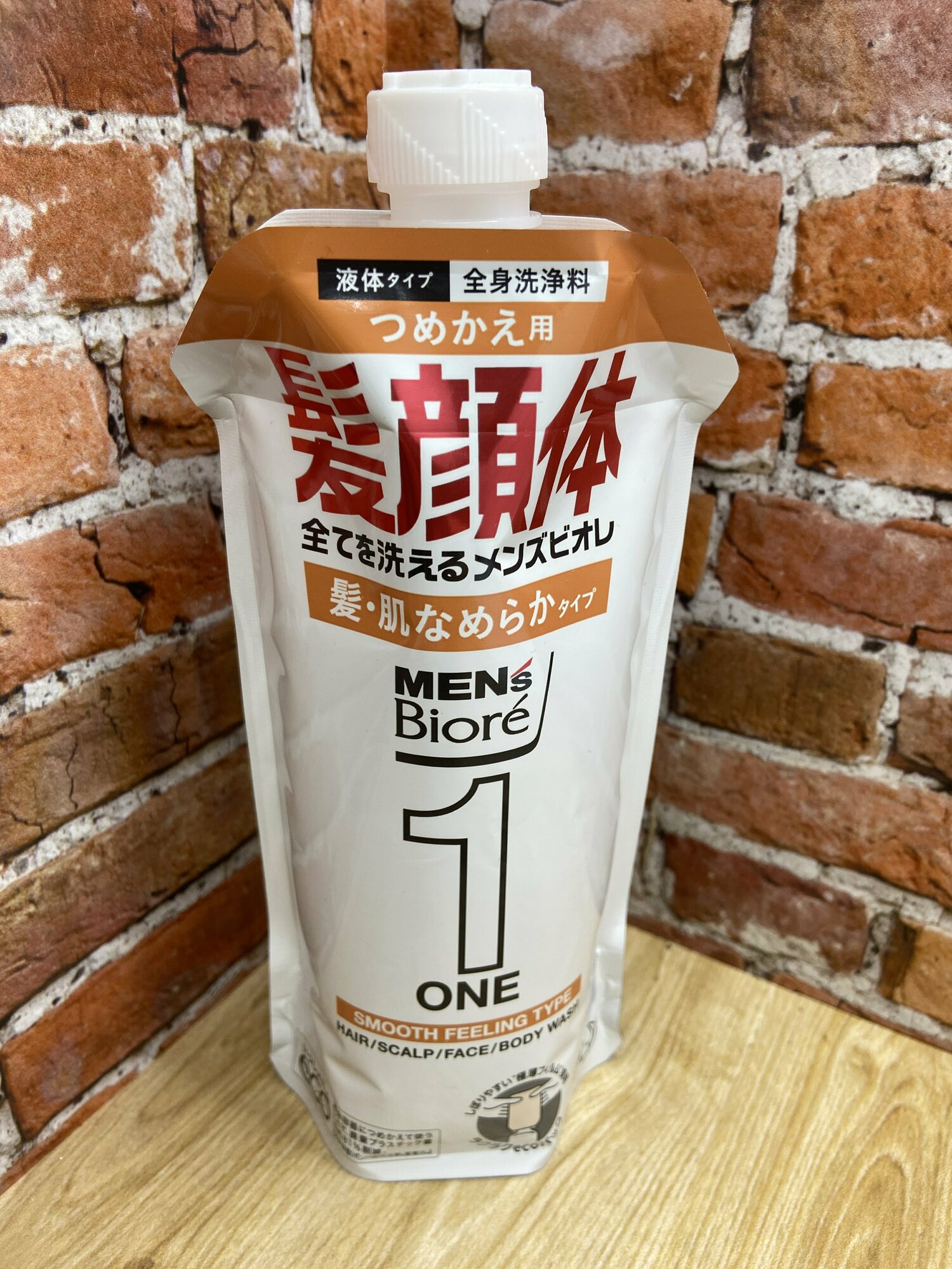 Kao Men's Biore One Smooth Feeling Type Гель для лица, тела и волос Всё в одном разглаживающий с ароматом цветочного мыла 340 мл в мягкой упаковке