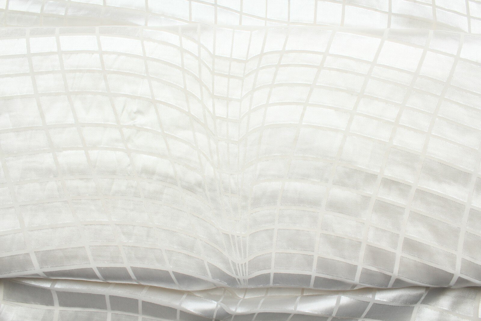 Ткань Атлас-деворе молочно-белый с узором сетки-паутины, ш134см, 0,5 м