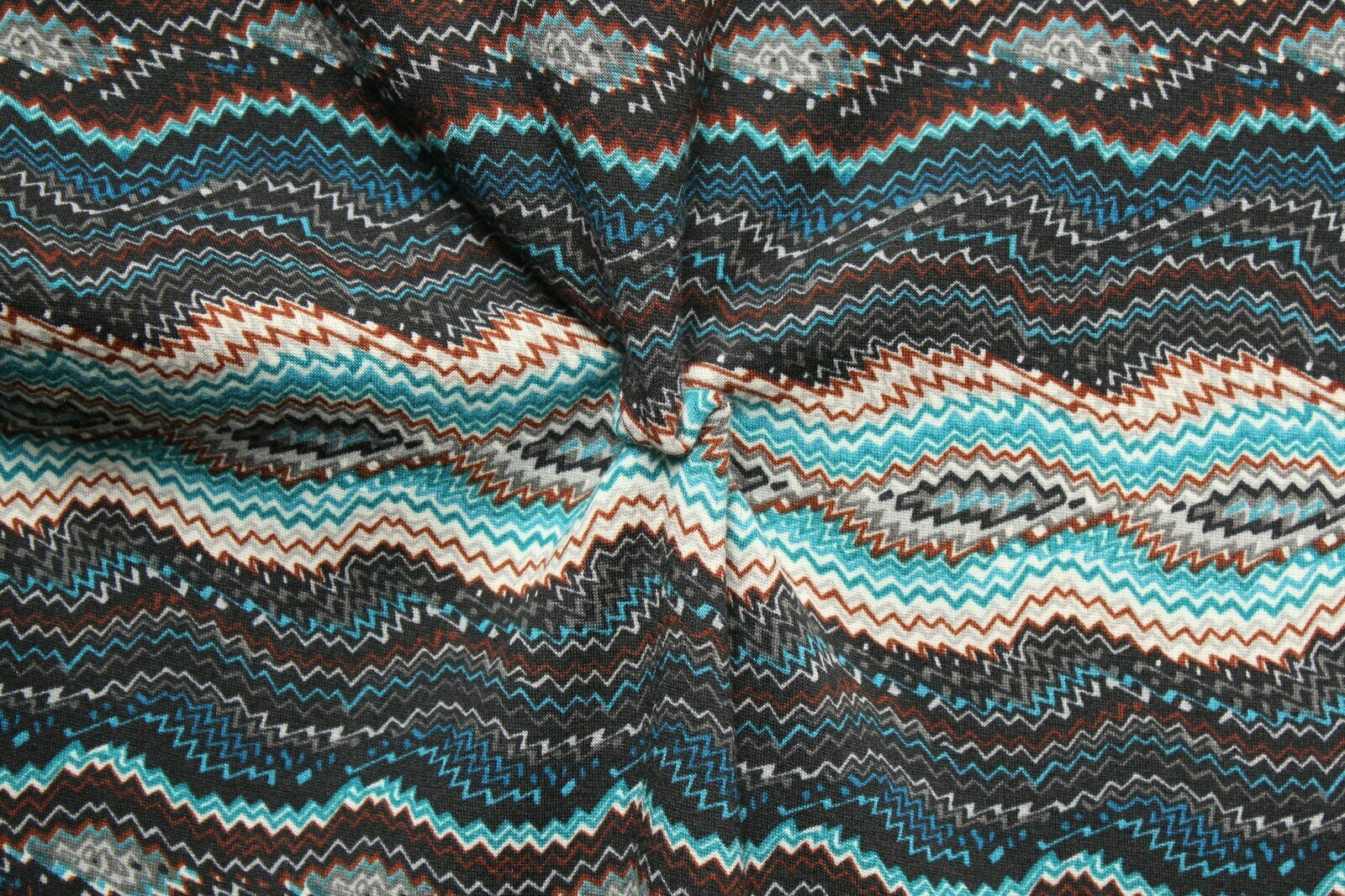 Ткань Набивной трикотаж-стрейч на сером меху, ш152см, 0,5 м