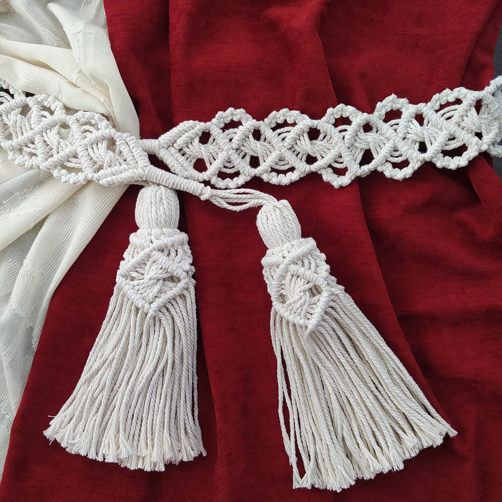 Подхваты с кисточкой, ажурные плетеные в технике макраме