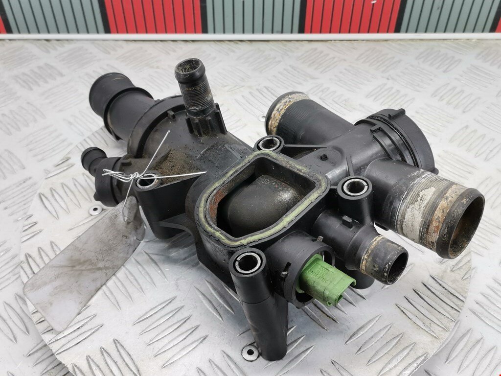 Корпус термостата Volvo V50 1 1336Y9 арт. 2032087