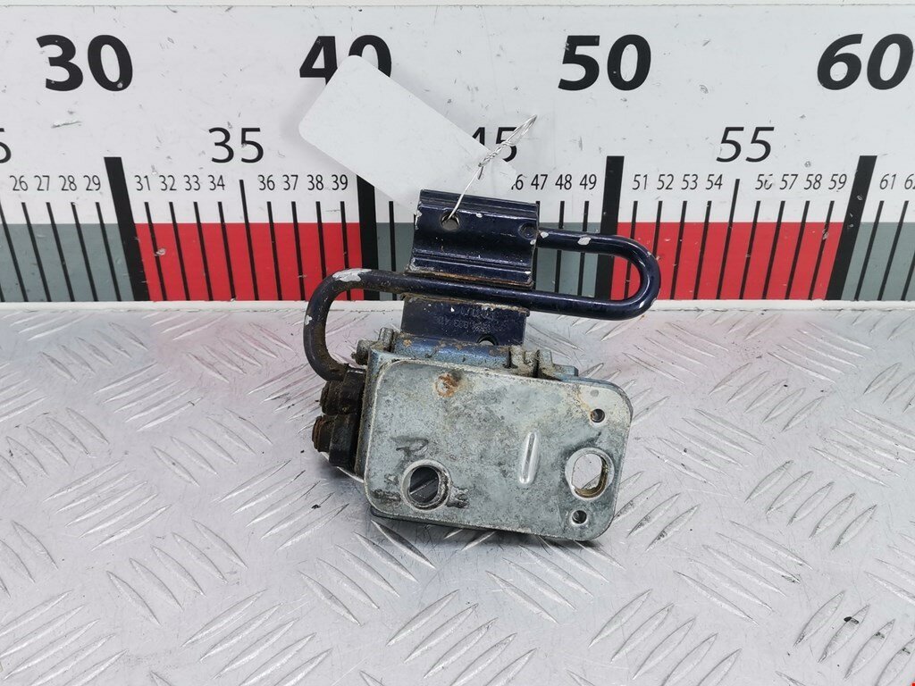 Петля двери задней левой Volkswagen Passat 5 GP 3B4833411D арт. 2018099