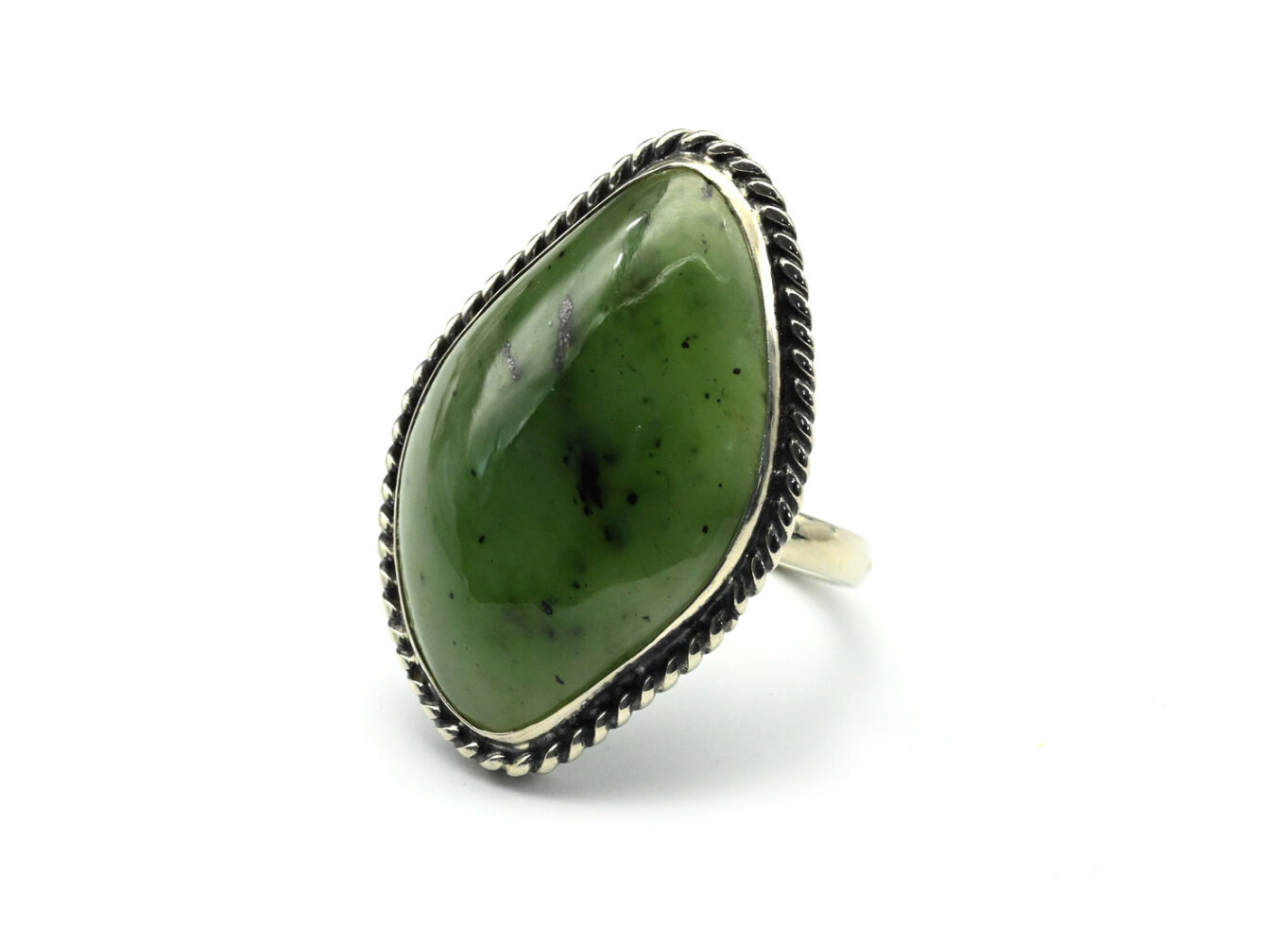 Кольцо, нефрит