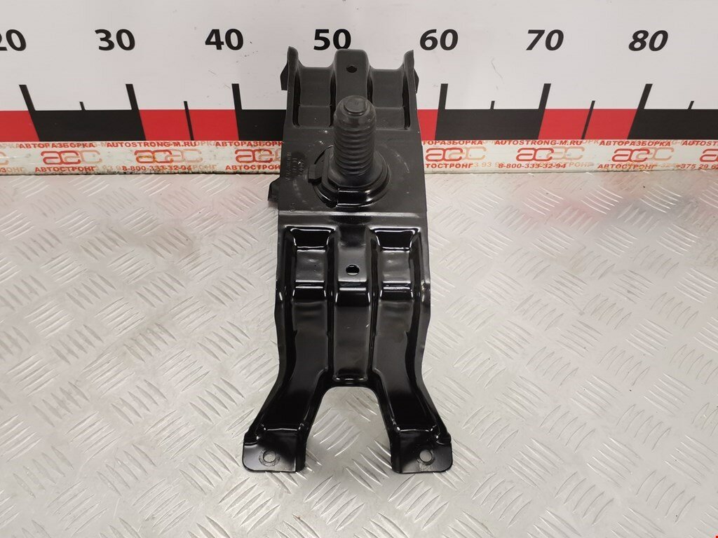 Кронштейн (крепление) запасного колеса Audi A4 B8 8K0802715A арт. 1043120