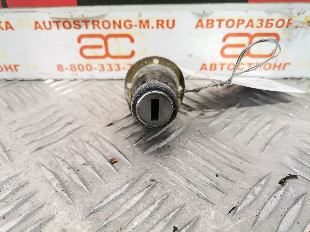 Личинка дверного замка Audi A4 B5 8D9827573 арт. 777925