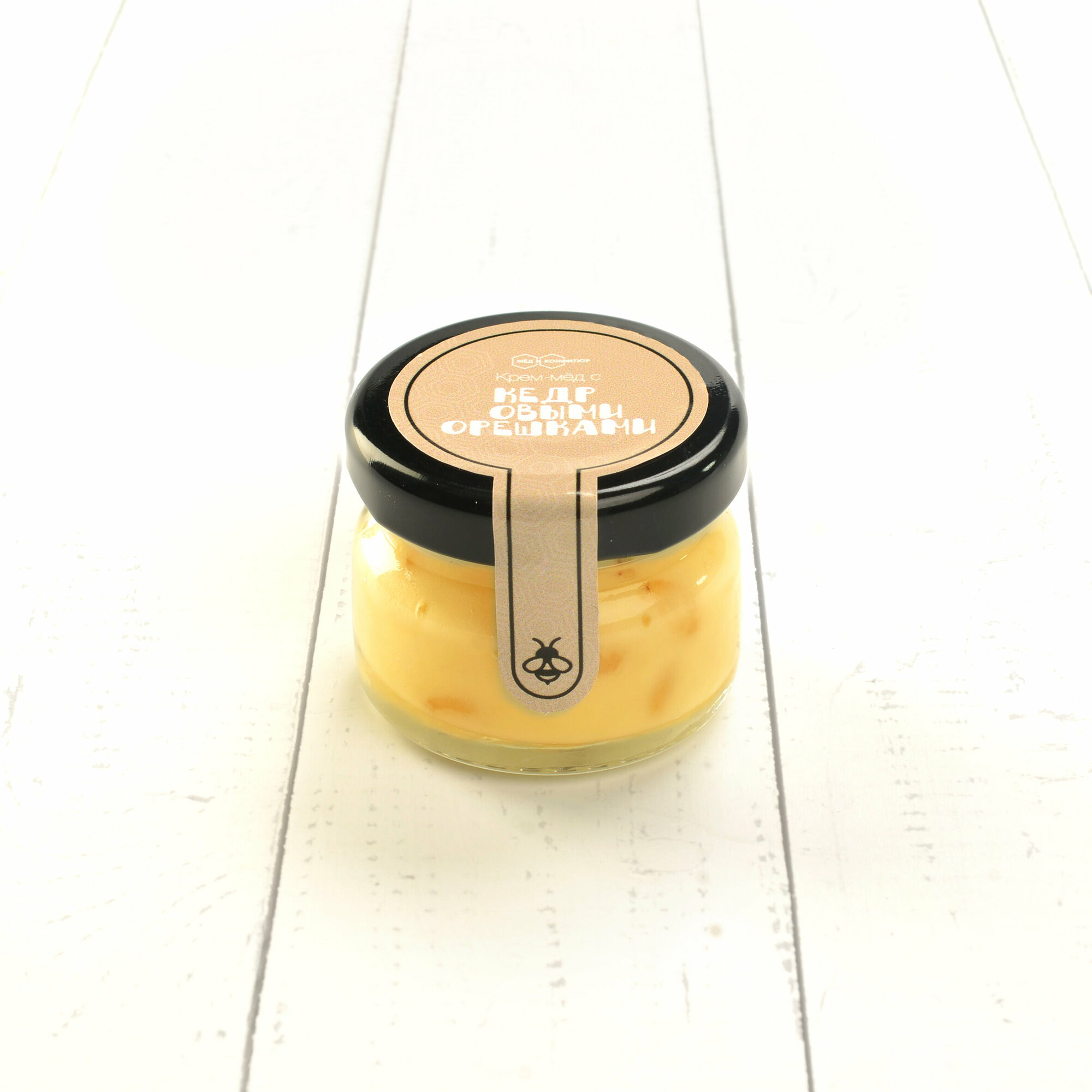 Крем-мёд с кедровыми орешками 35 гр.