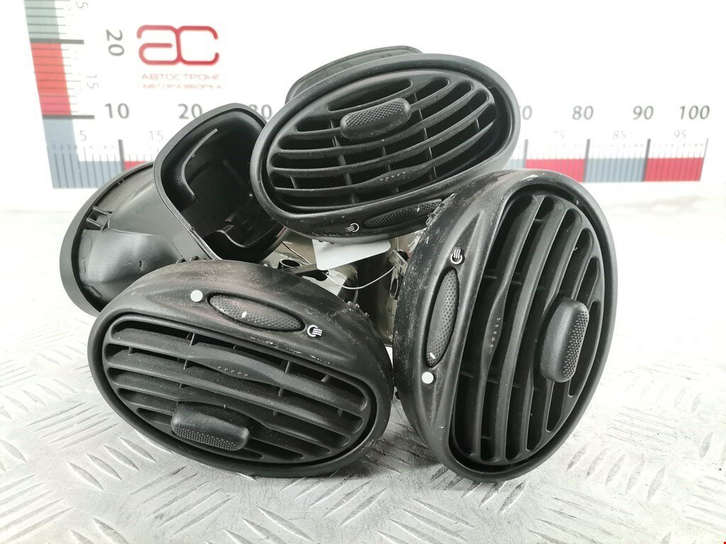 Дефлектор обдува салона Ford Focus 1 98AB19893AKW арт. 1737189