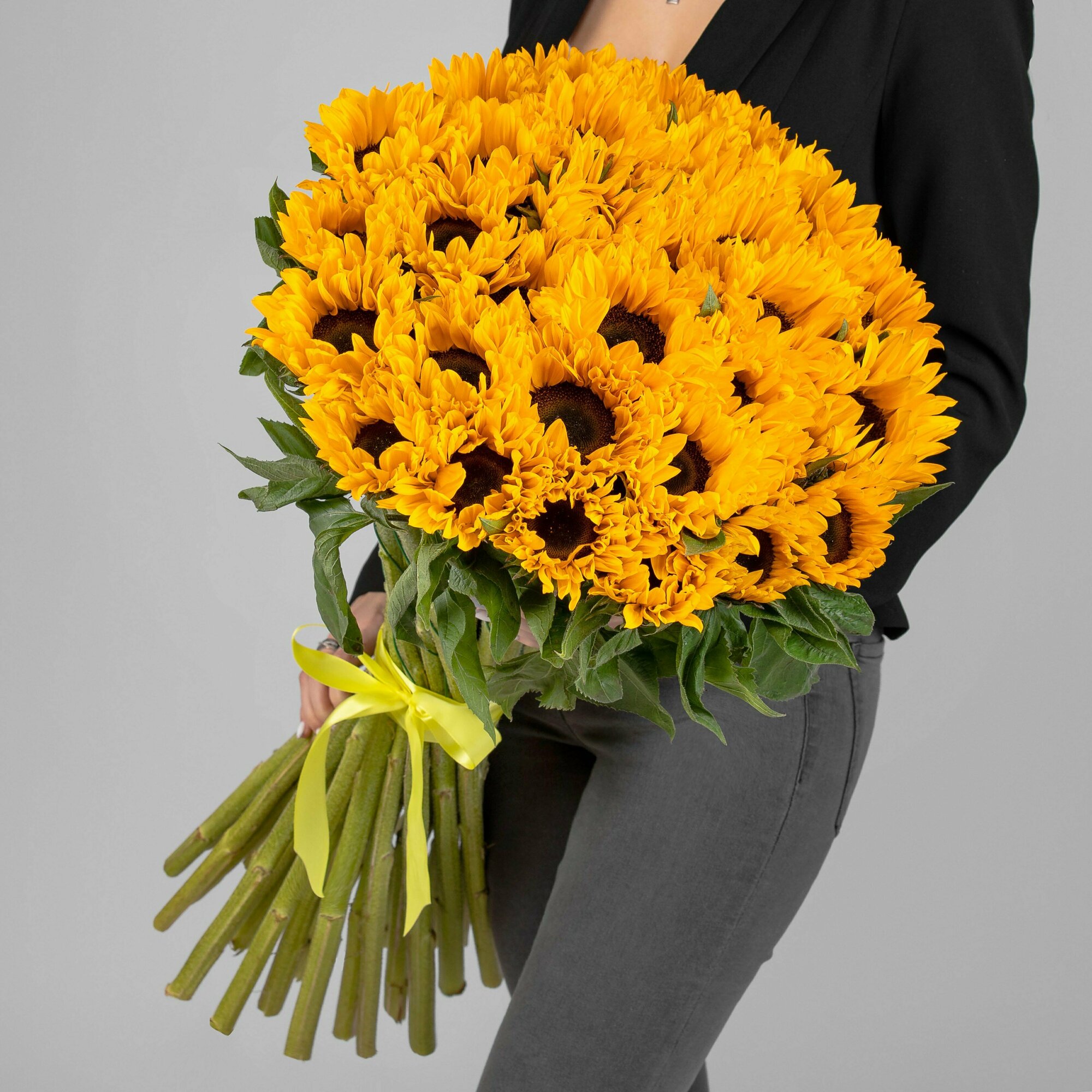 Букет Мегацвет24 "Подсолнухи", 35 цветков, желтый, сборка под ленту