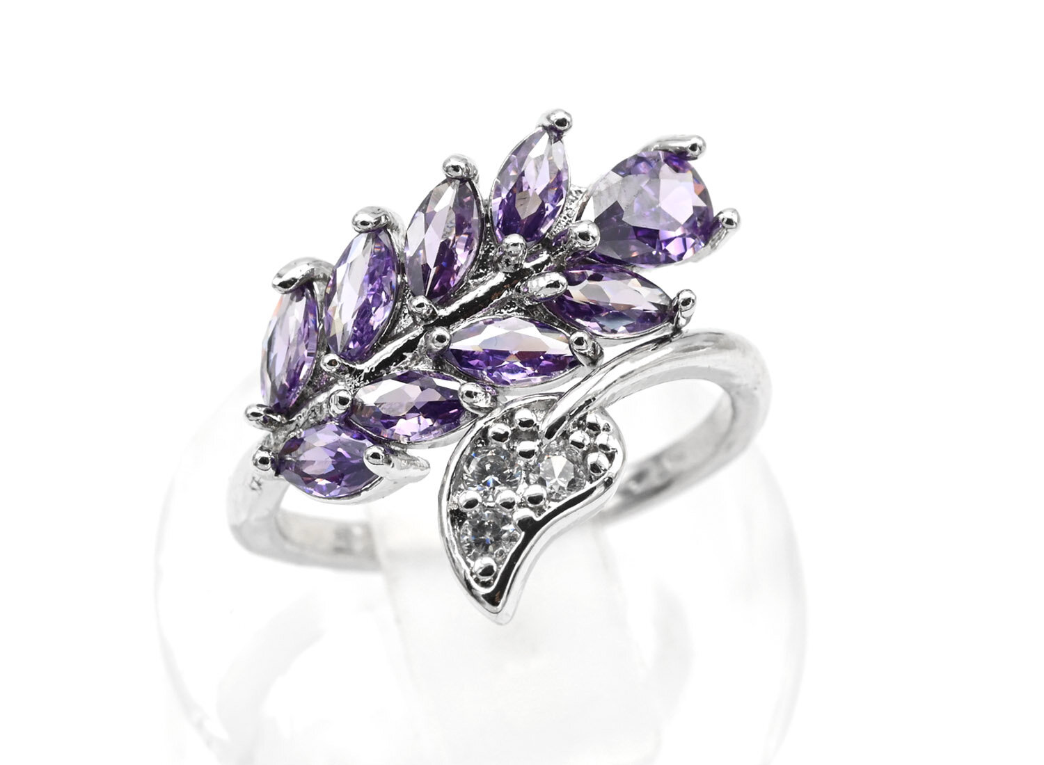 Кольцо, циркон