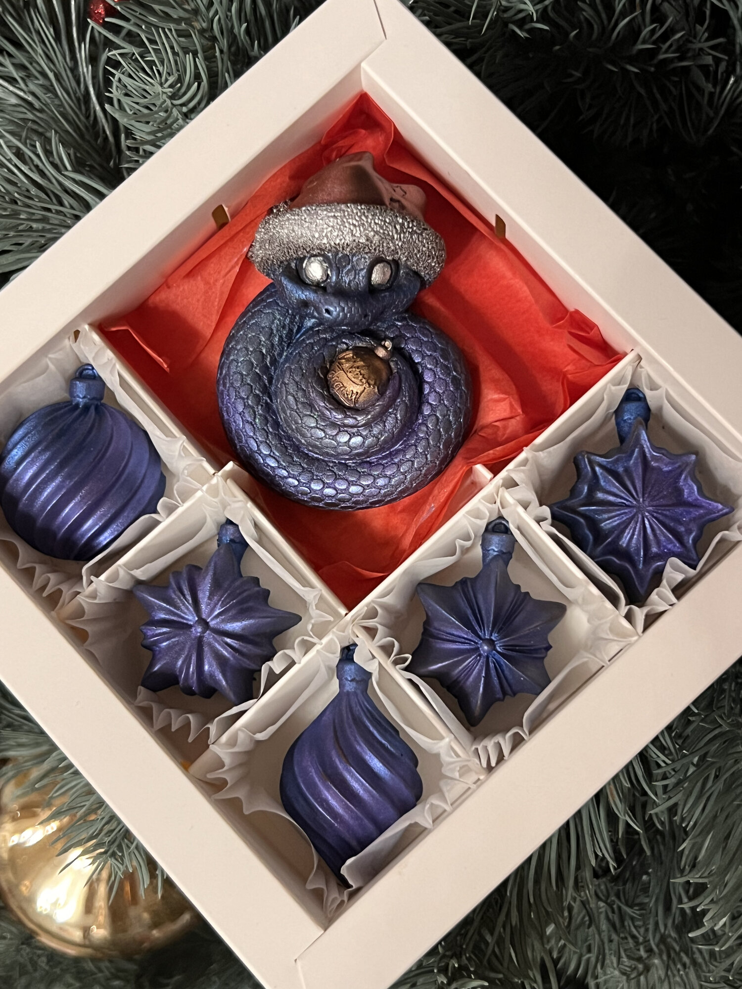 Шоколадный набор "Конфеты на новый год" №114 - Змея 2025, молочный шоколад, ручная работа