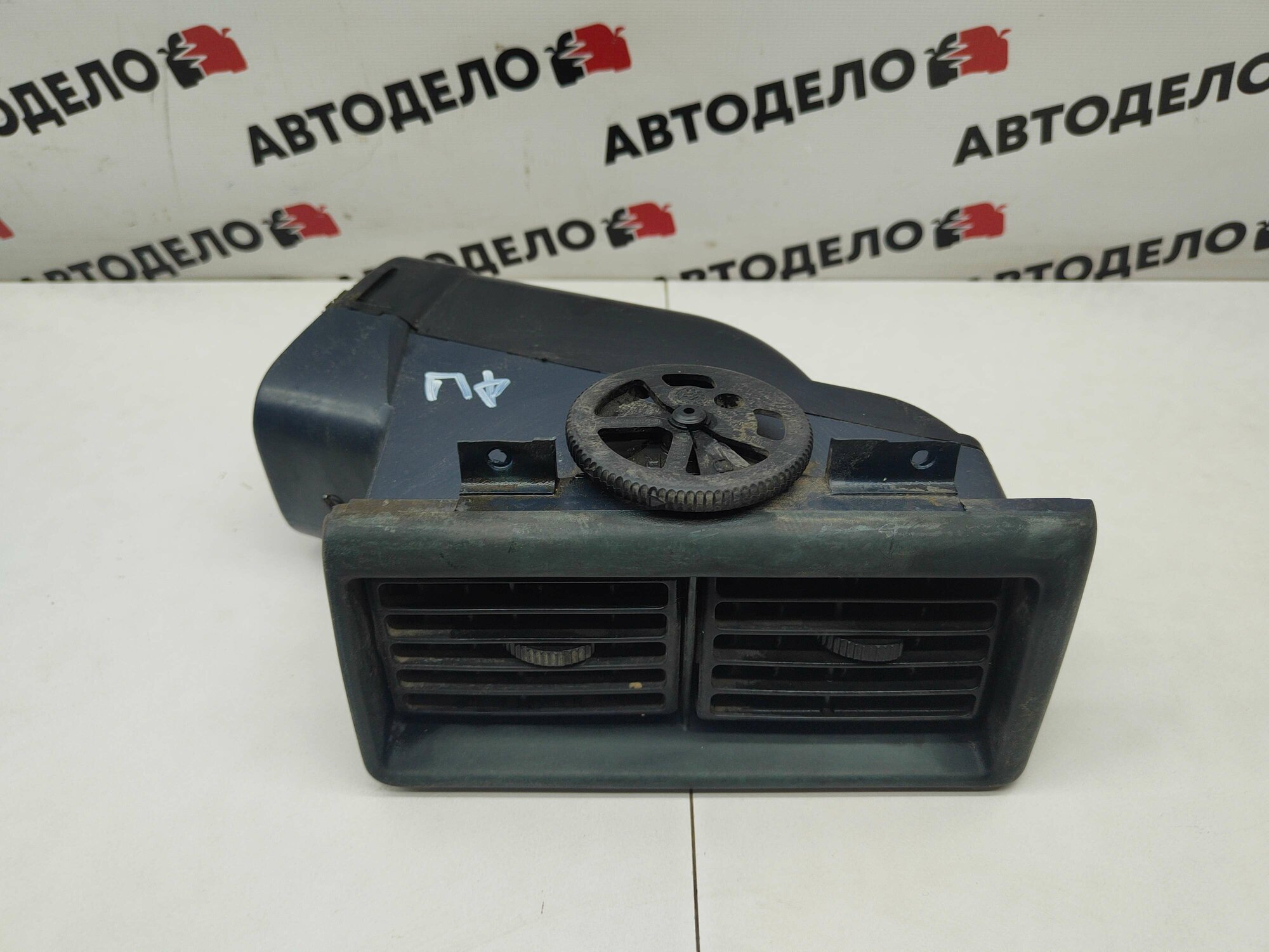 Воздуховод правый Audi 100 (C3) 1983 г.в