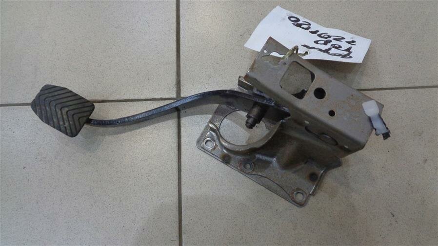 Педаль тормоза от Dodge Caliber PM 2006-2011