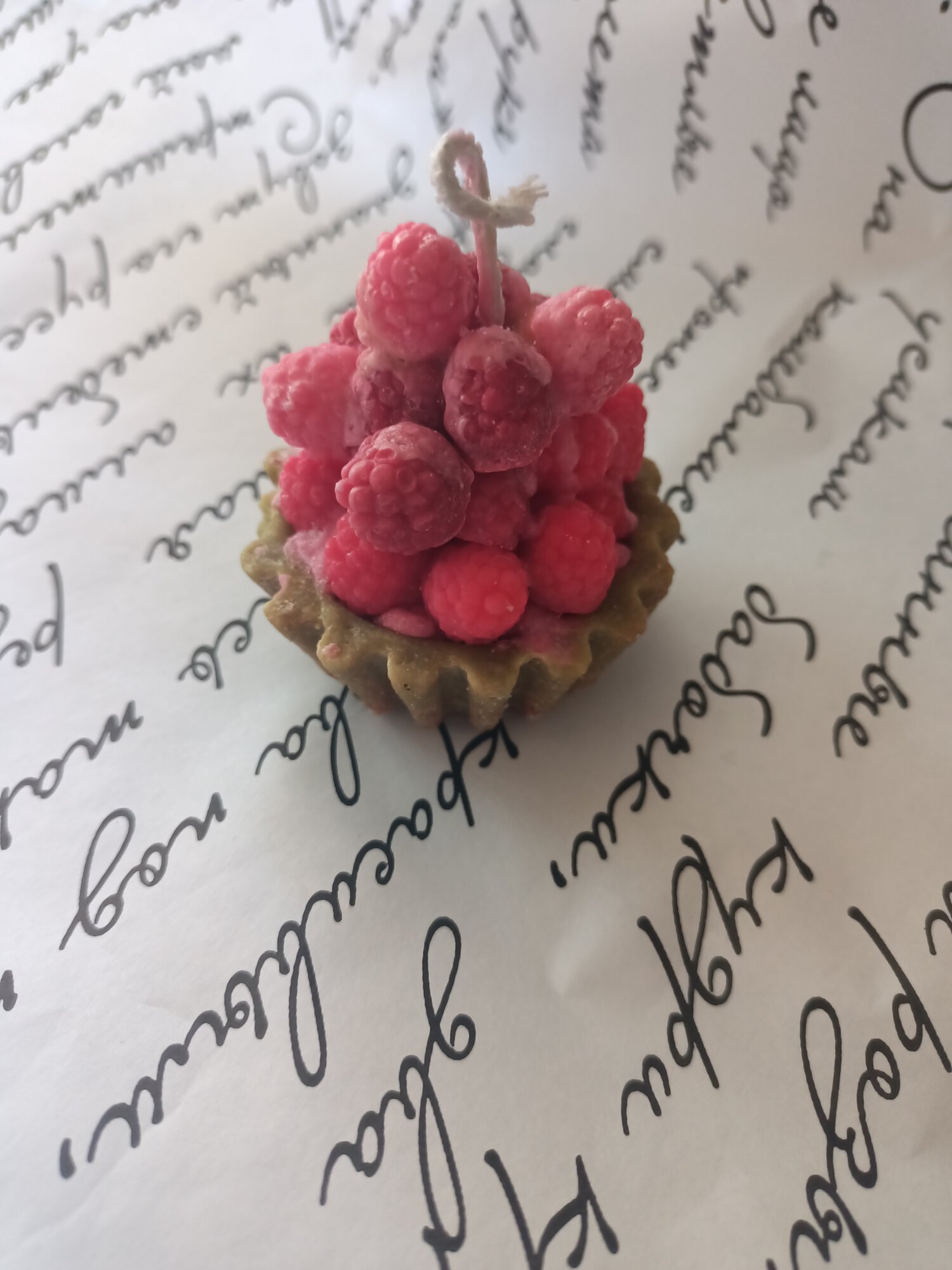 Свеча ручной работы"корзиночка с ягодами"