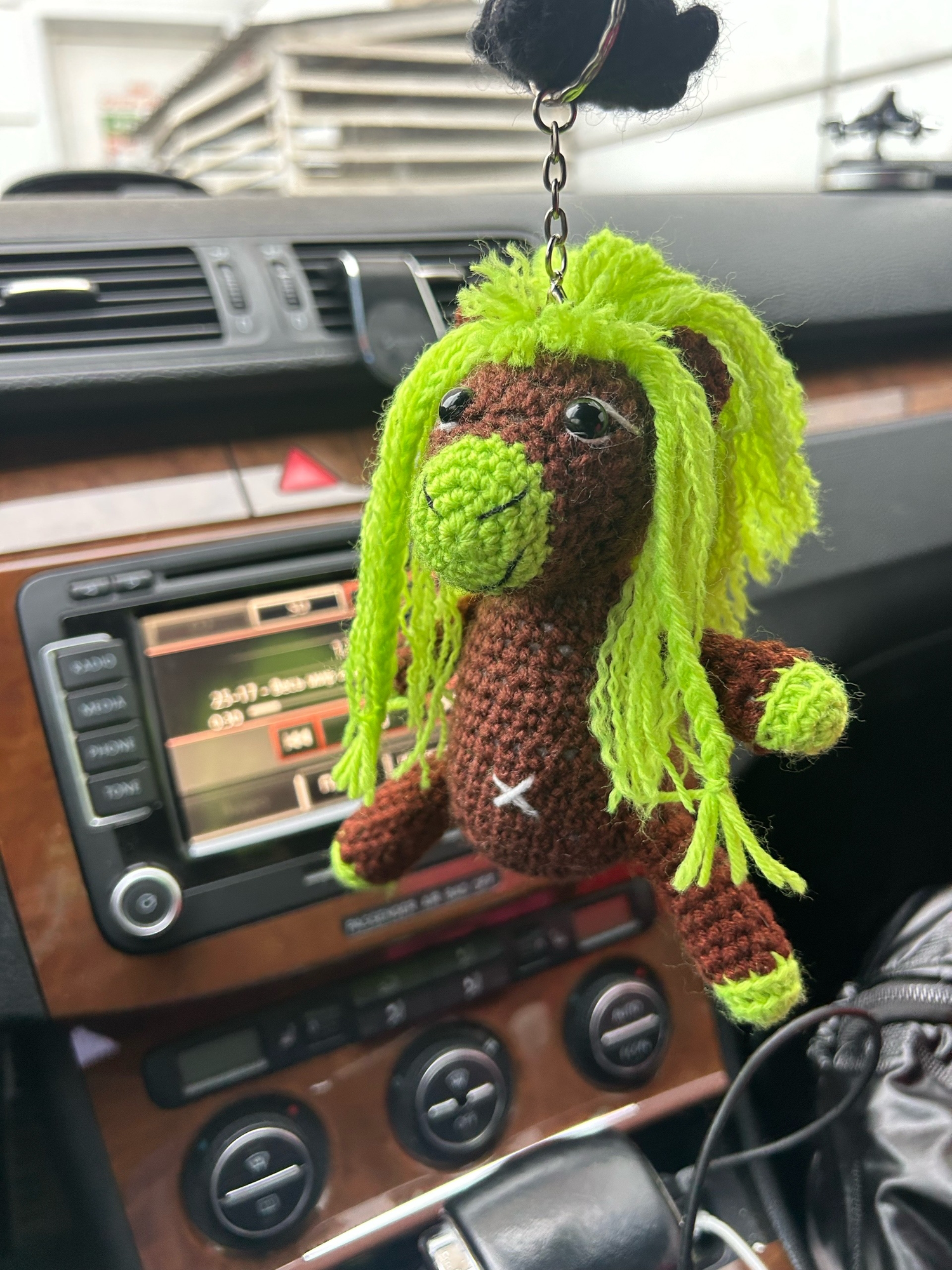 Вязанная игрушка брелок лошадка 12 см символ Нового Года идеальное украшение и подарок