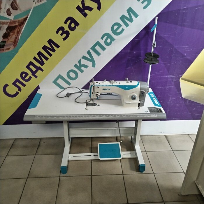 Швейная машина Jack F4