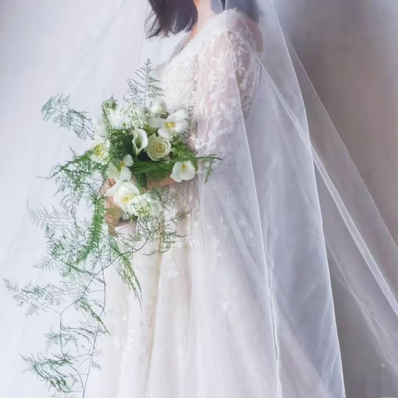 Горячая продажа ручного цветочного букета с эффектом водопада для невесты, свадебной фотографии, искусственные цветы, зеленые и белые искусственные цветы, декор для домашнего стола от фабрики