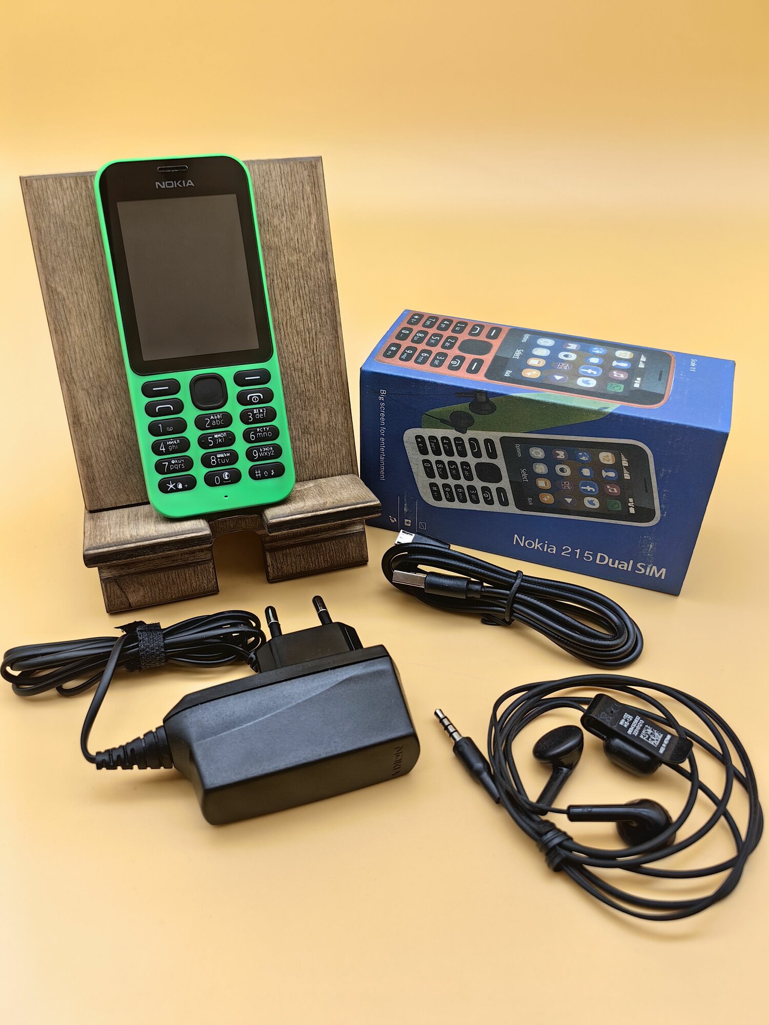 Мобильный кнопочный телефон Nokia 215 Dual Sim, Салатовый