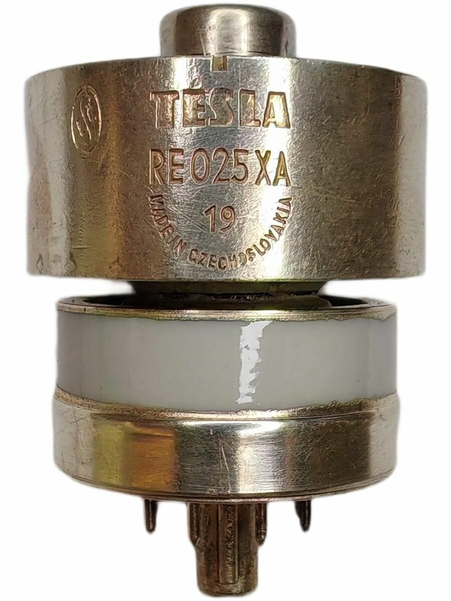 Радиолампа RE 025 XA генераторный тетрод производства TESLA. Аналог радиолампы ГУ-70Б
