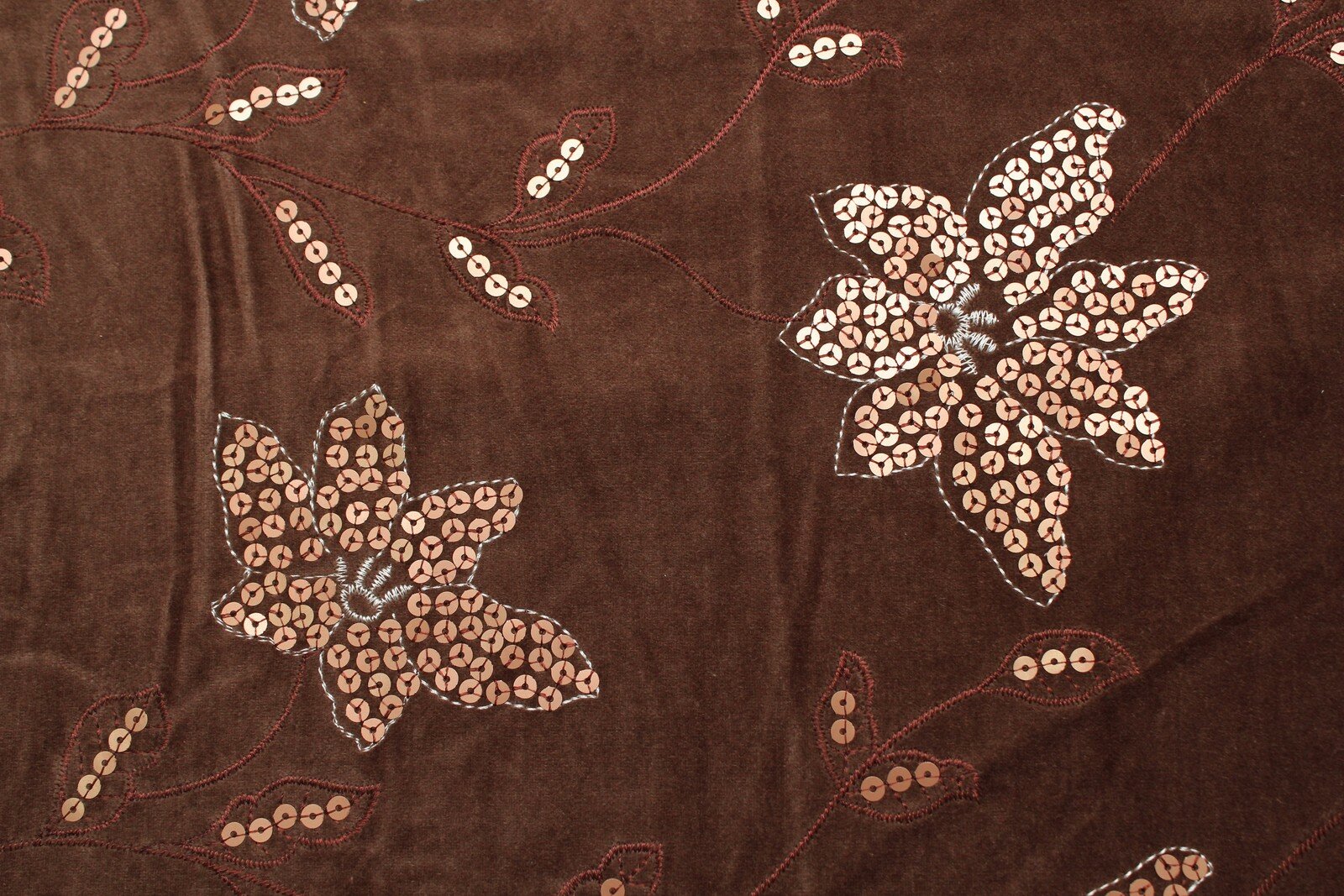 Ткань Бархат с вышивкой и пайетками бежево-коричневый, ш148см, 0,5 м
