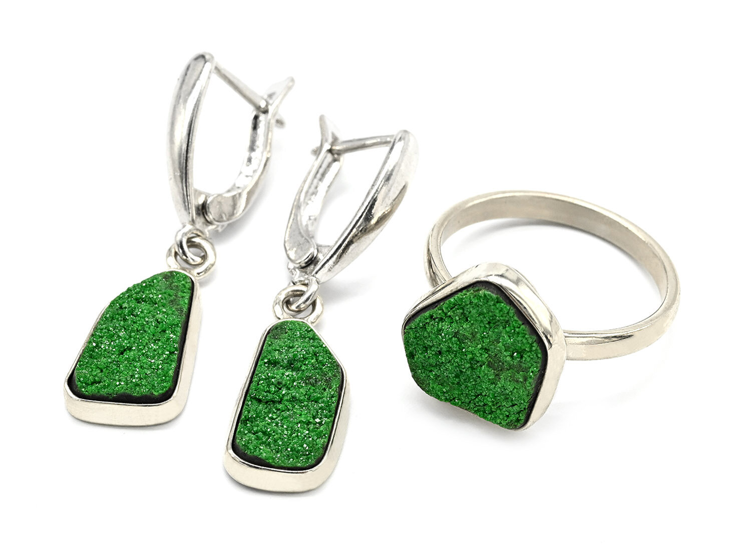 Комплект бижутерии: кольцо, серьги, гранат