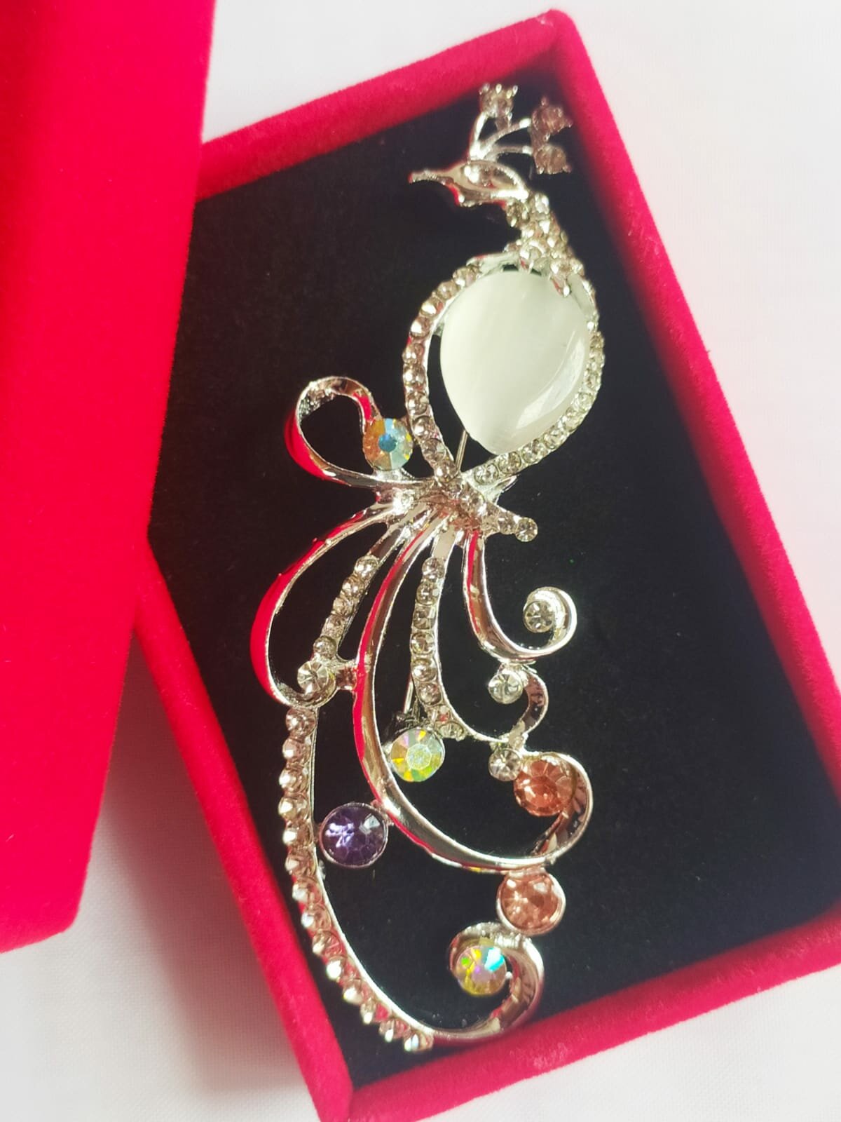 Брошь, стразы, кошачий глаз