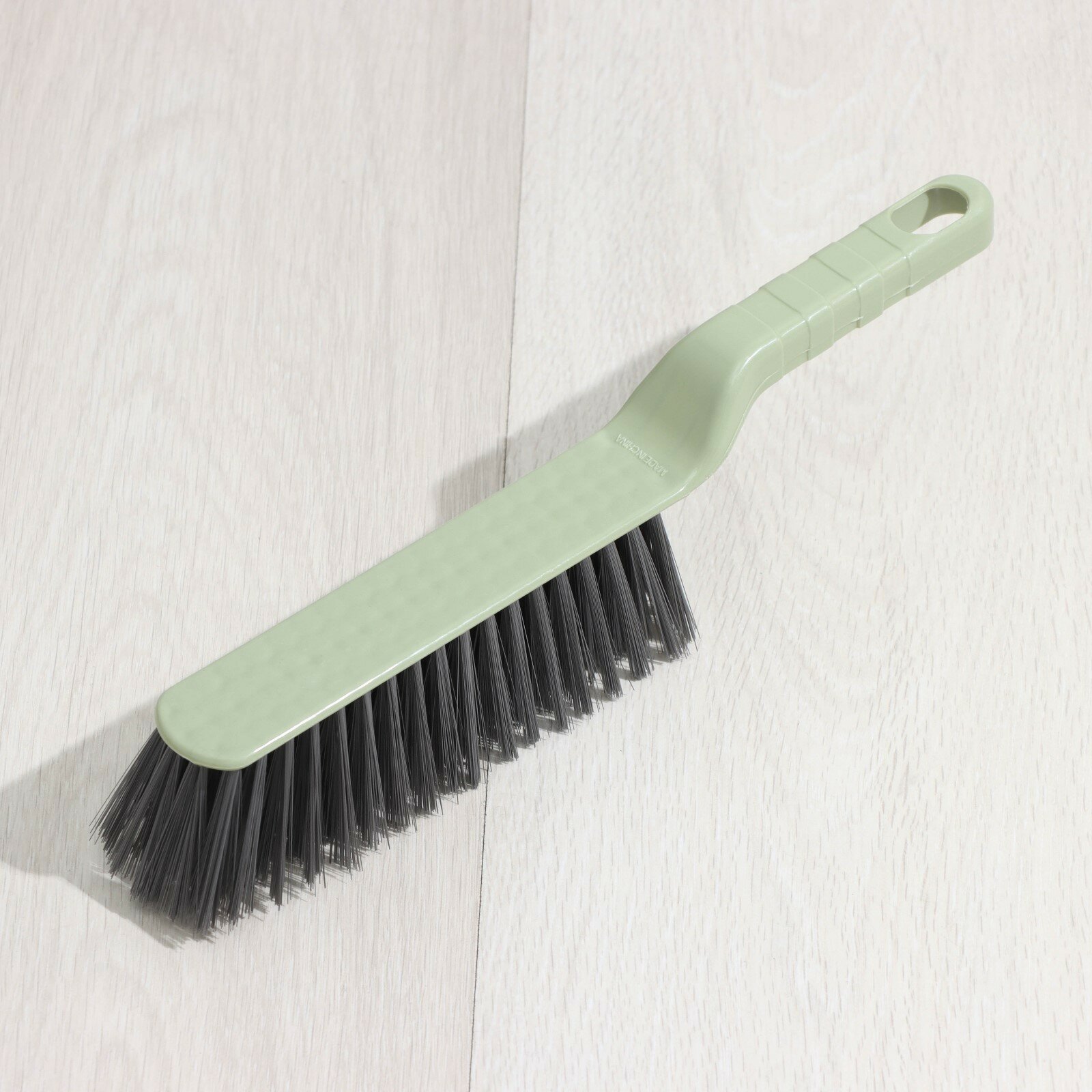 Щётка-смётка пластиковая Доляна, рабочая часть 18 см, 31×3,5 см, цвет микс