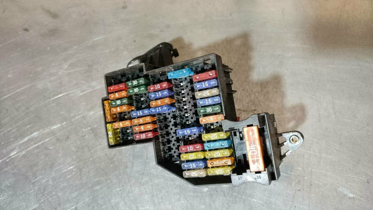 Блок предохранителей Volkswagen Touareg (2002 - 2007) 7L0941828A