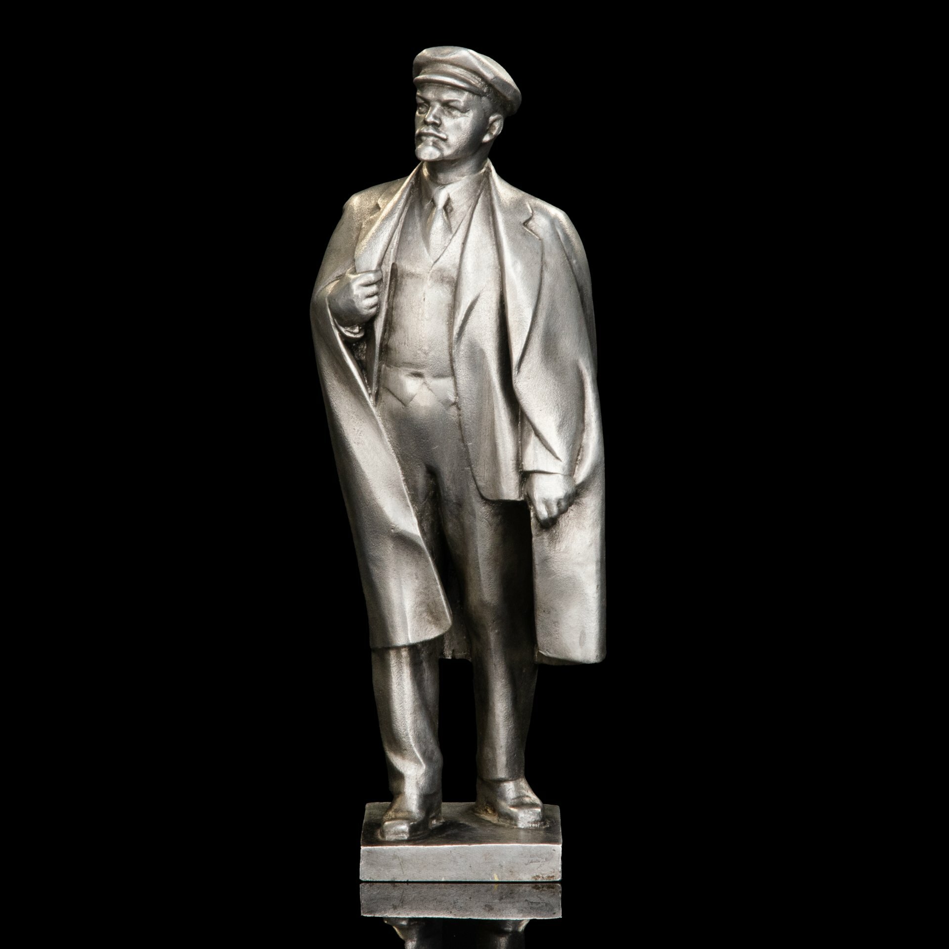 Скульптура "Ленин в плаще", силумин, СССР, 1950-1970 гг.