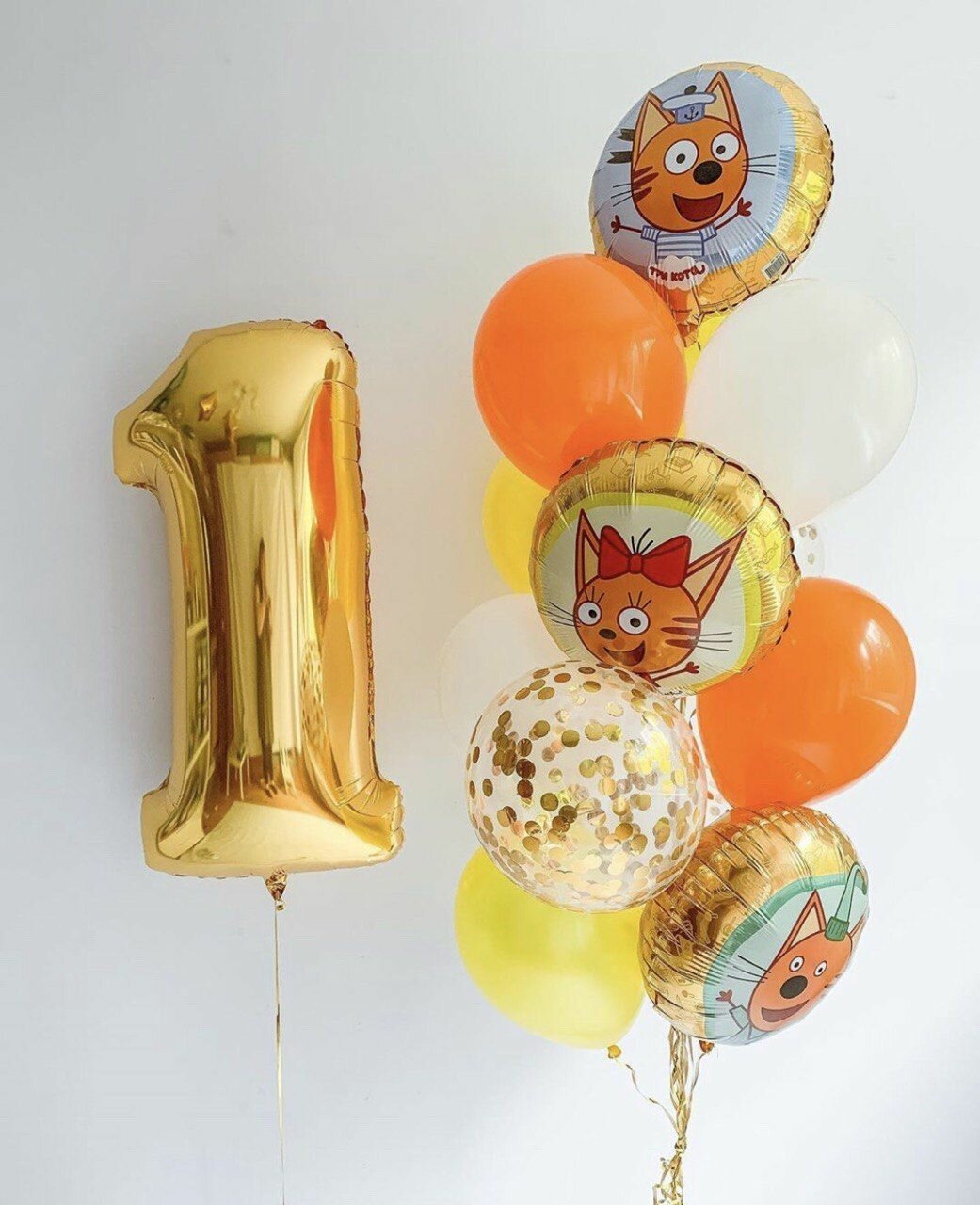 Фонтан из шаров "Три кота" с цифрой. Воздушные шары на 1 год для девочки, мальчика