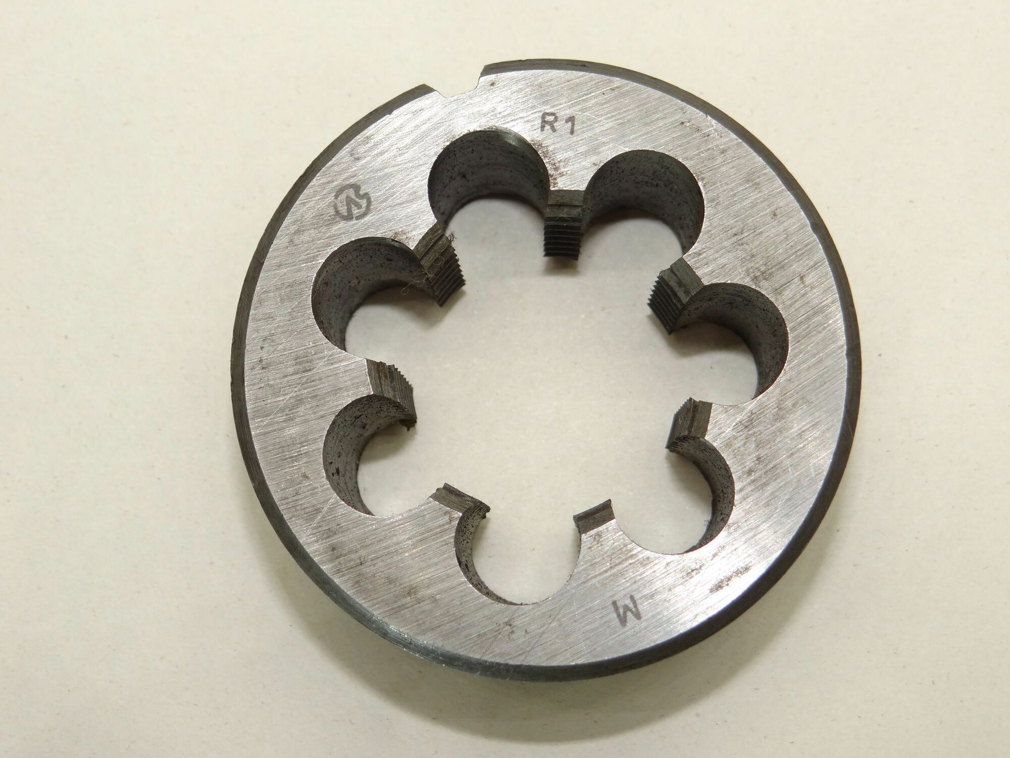 Плашка R1" коническая трубная d 65мм