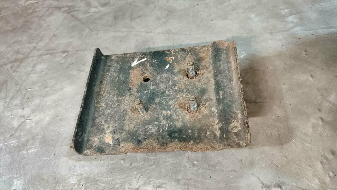 Кронштейн усилителя переднего бампера Mazda MPV 2 2003