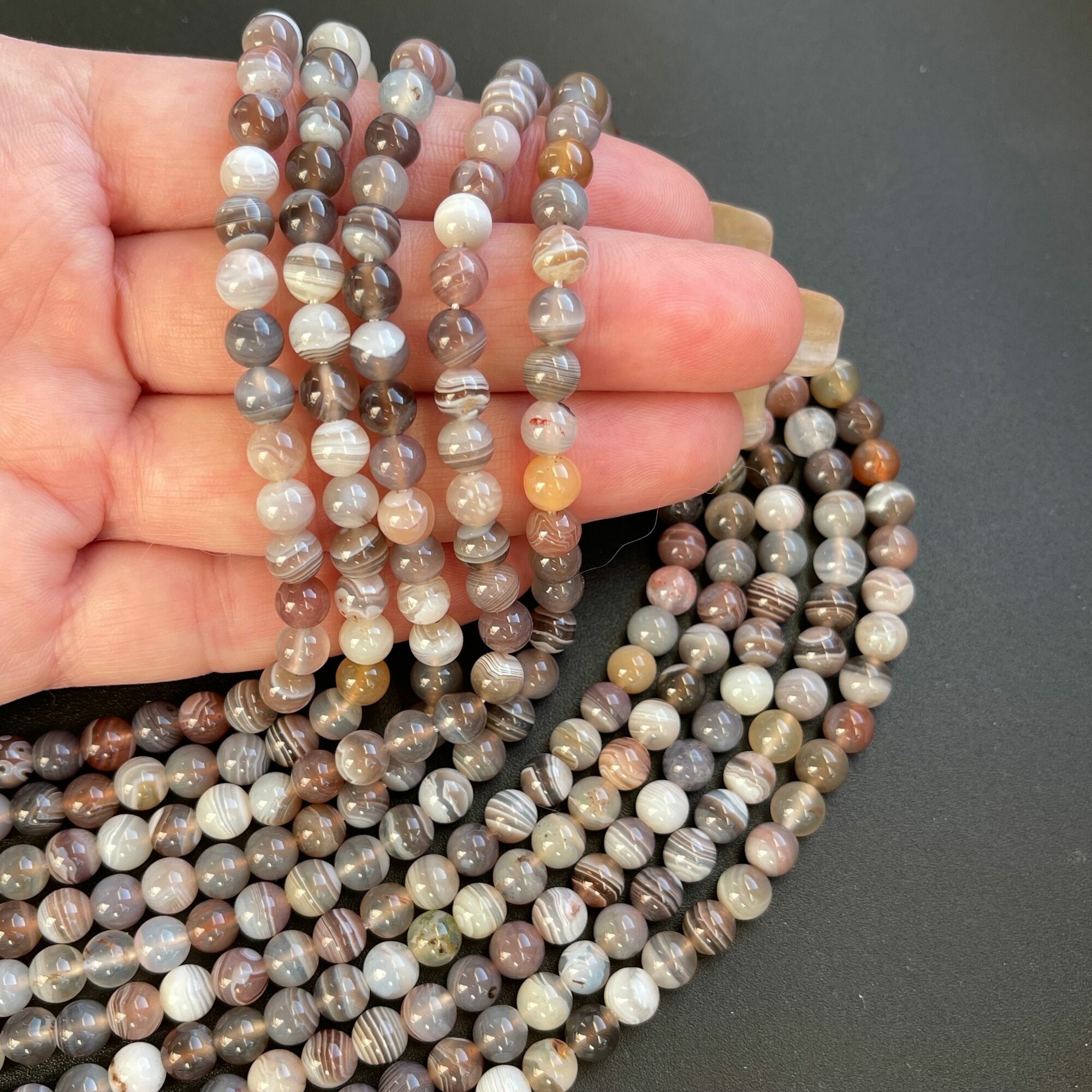 Бусины из натурального камня Агат Ботсвана шар гладкий 6 мм (нить 39 см), Suntrim