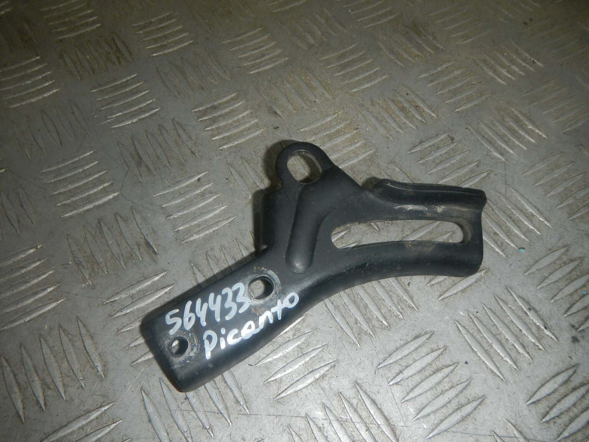 Б/У Кронштейн генератора, KIA (Киа)-PICANTO (05-11) KIA PICANTO (05-11) Без видимых повреждений. 564433 Hyundai-KIA арт....