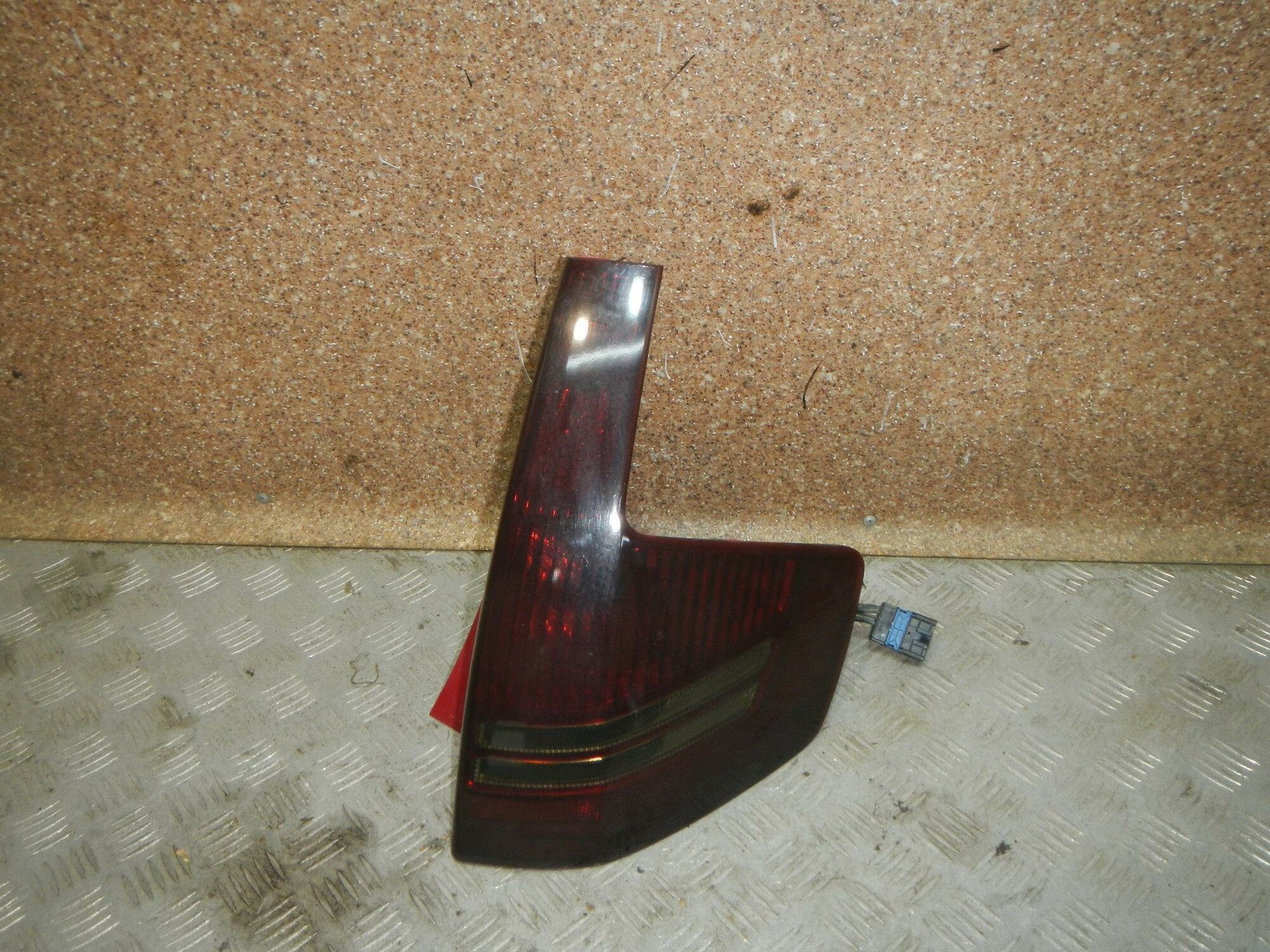 Б/У Фонарь задний правый, Citroen (Ситроен)-C4 (04-11) CITROEN C4 (04-11) 5 дверей,обтянут пленкой. Потертости. 477591 Pe...