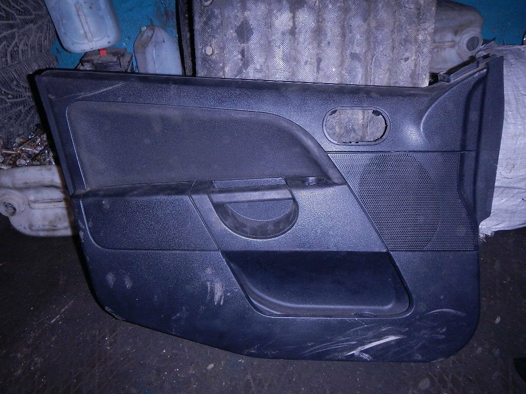 Б/У Обшивка двери передней левой, Ford (Форд)-FIESTA (01-07) FORD FIESTA (01-07) Царапины. 196291 FORD арт. 1530581