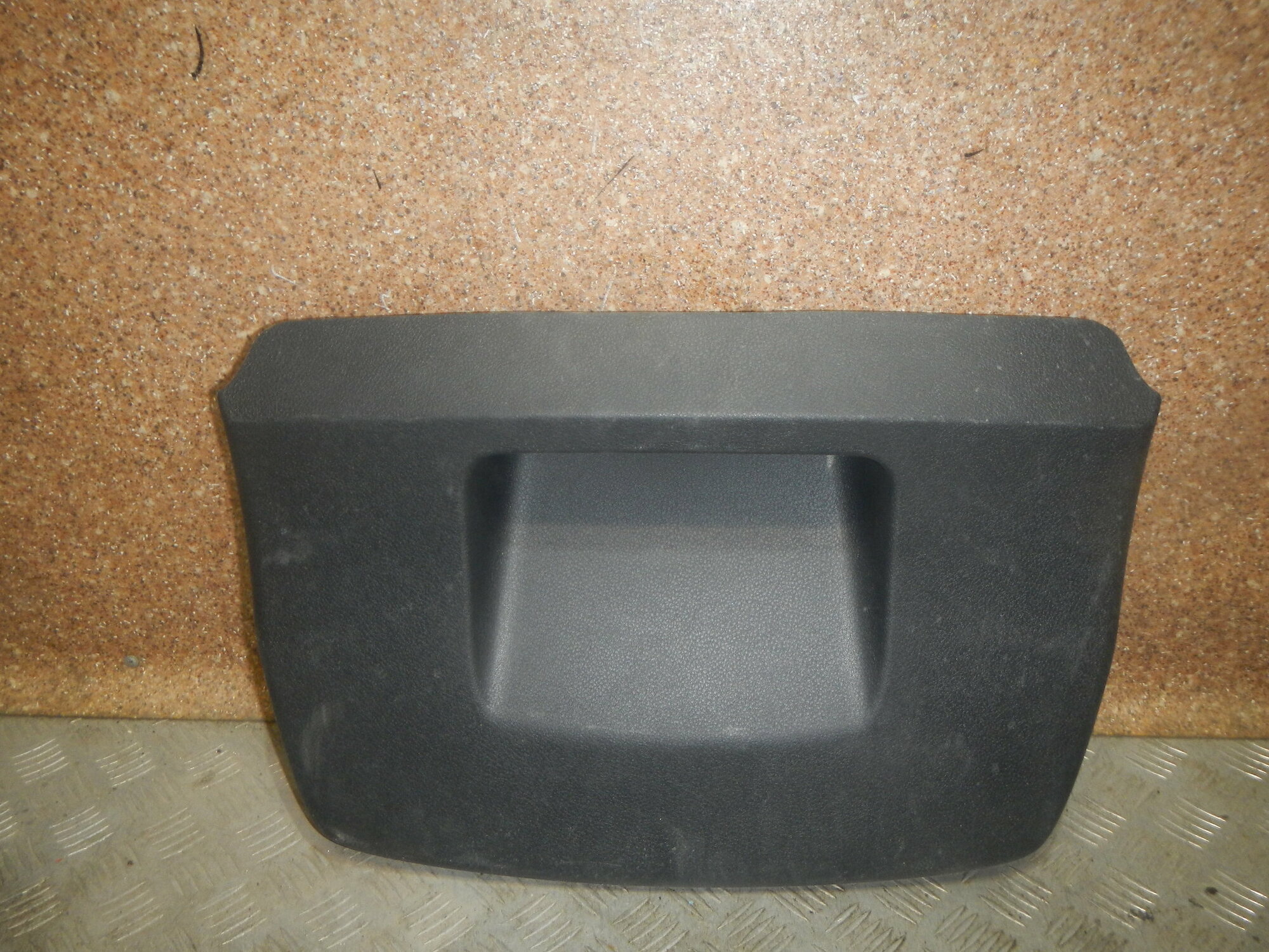 Б/У Обшивка двери багажника, Renault (Рено)-SANDERO (14-) RENAULT SANDERO (14-) Потертости, сломано крепление. 561532 RE...